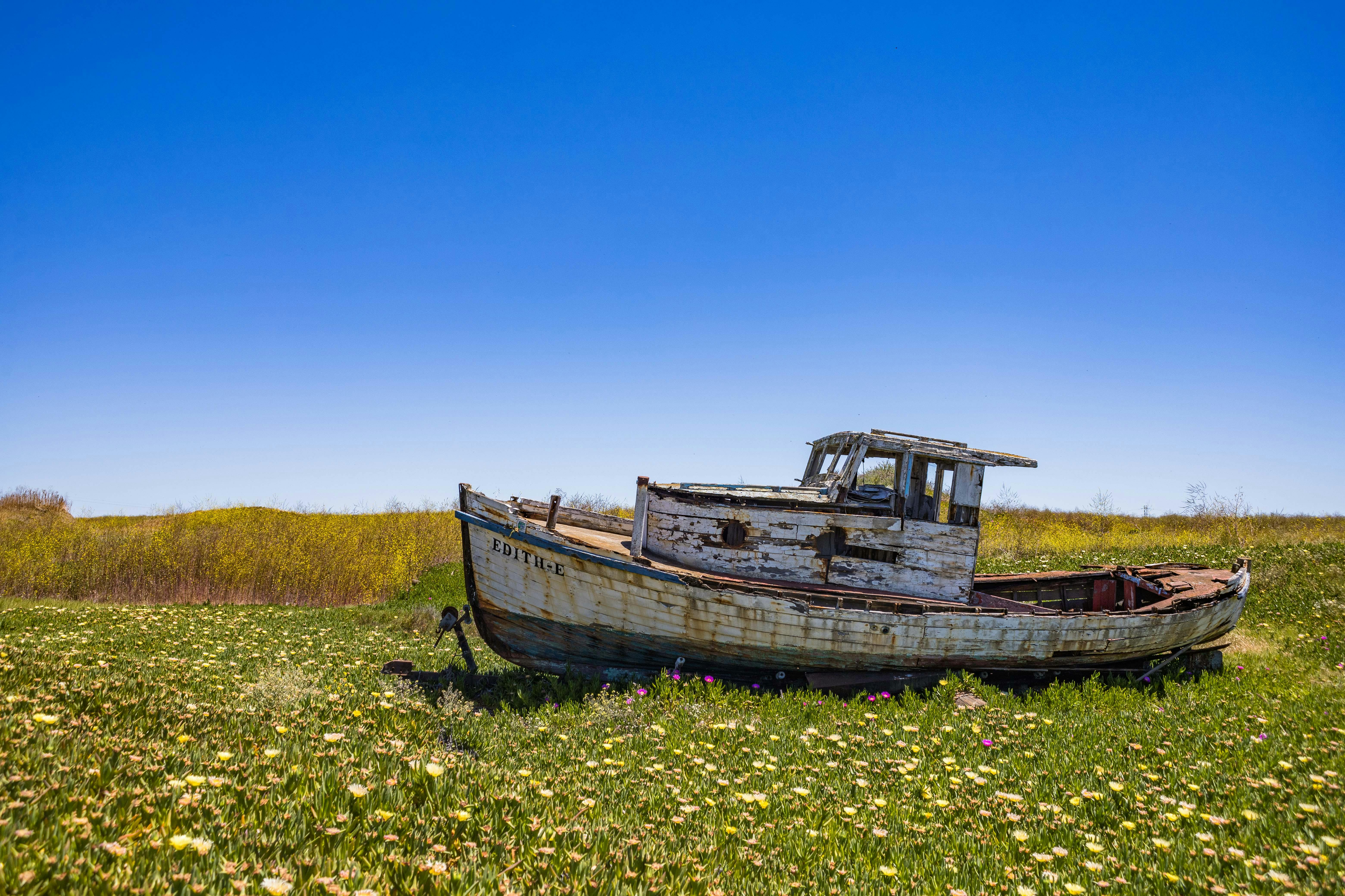 Old Boat on a Field · Free Stock Photo
