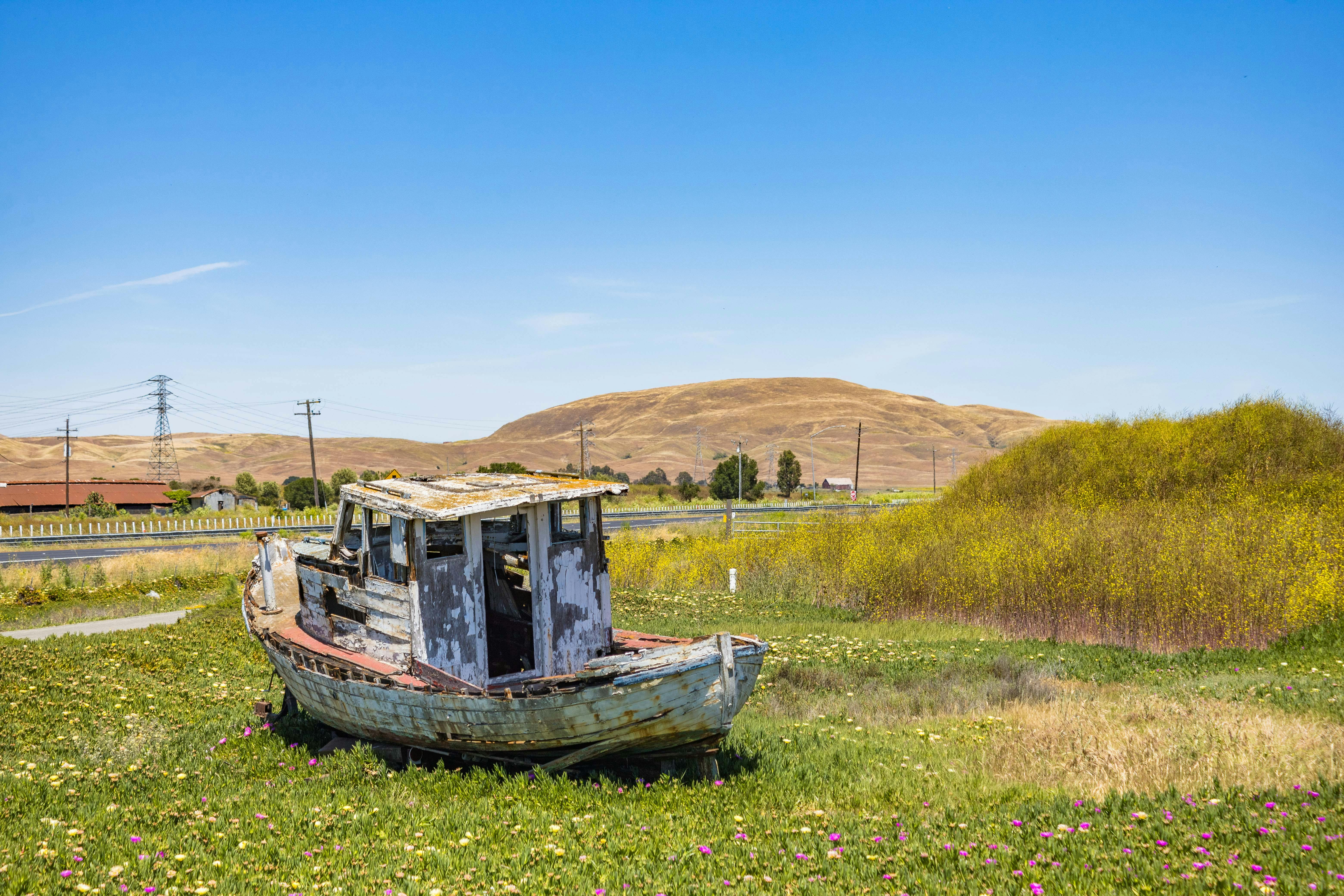 Old Abandoned Ship in Field · Free Stock Photo