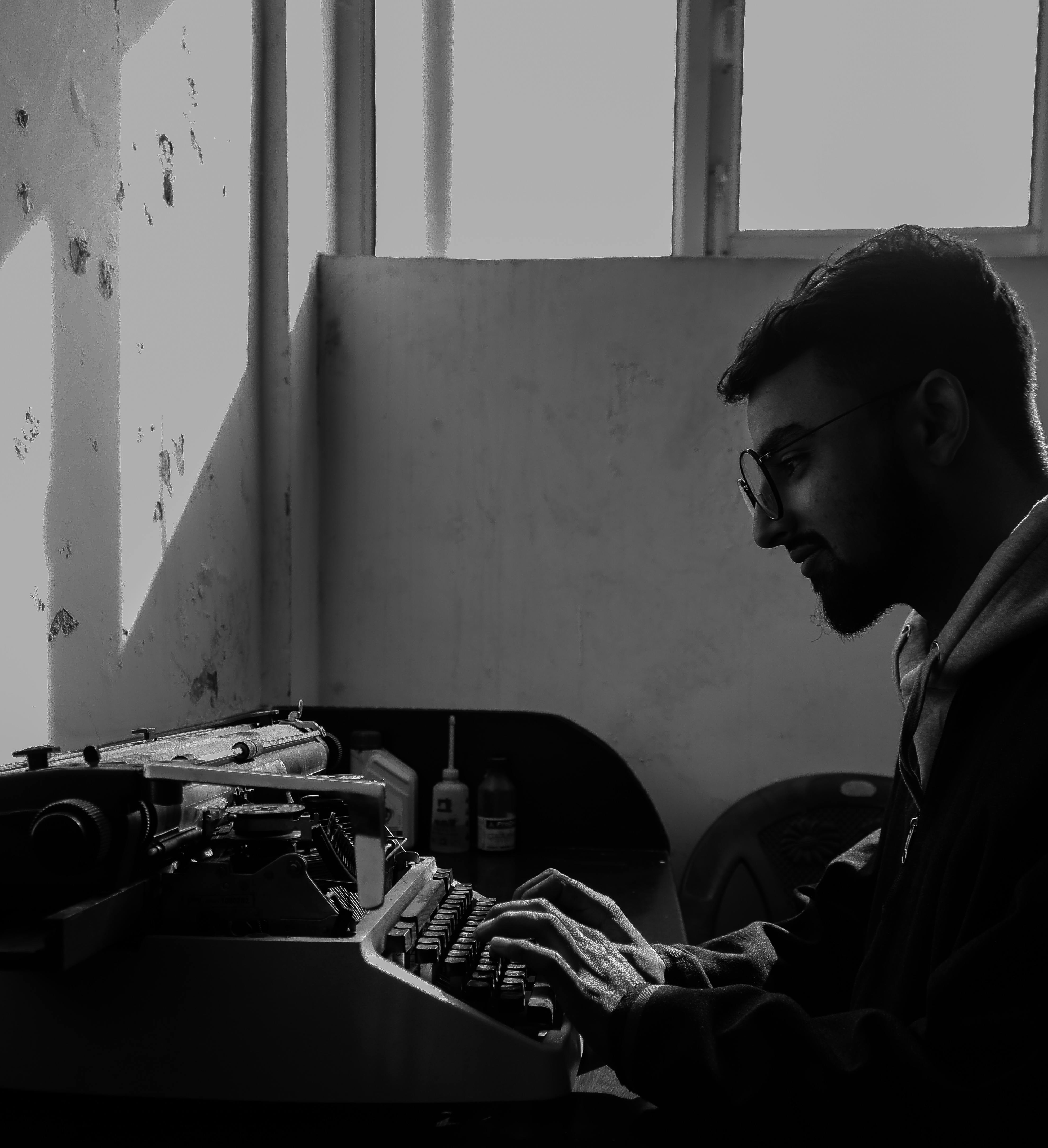 Man Using a Typewriter · Free Stock Photo