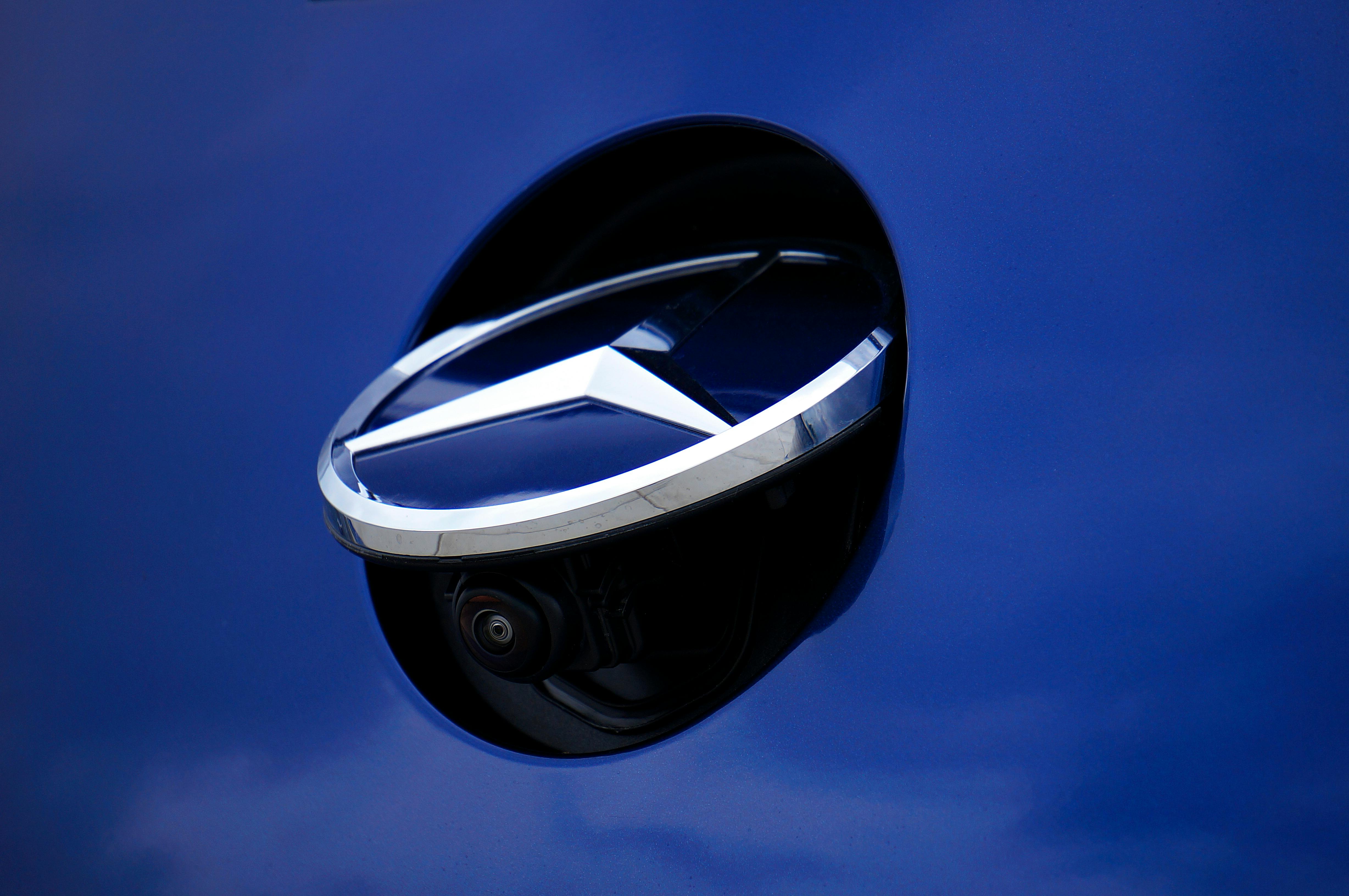 Reversible Logo of Mercedes Benz · Free Stock Photo