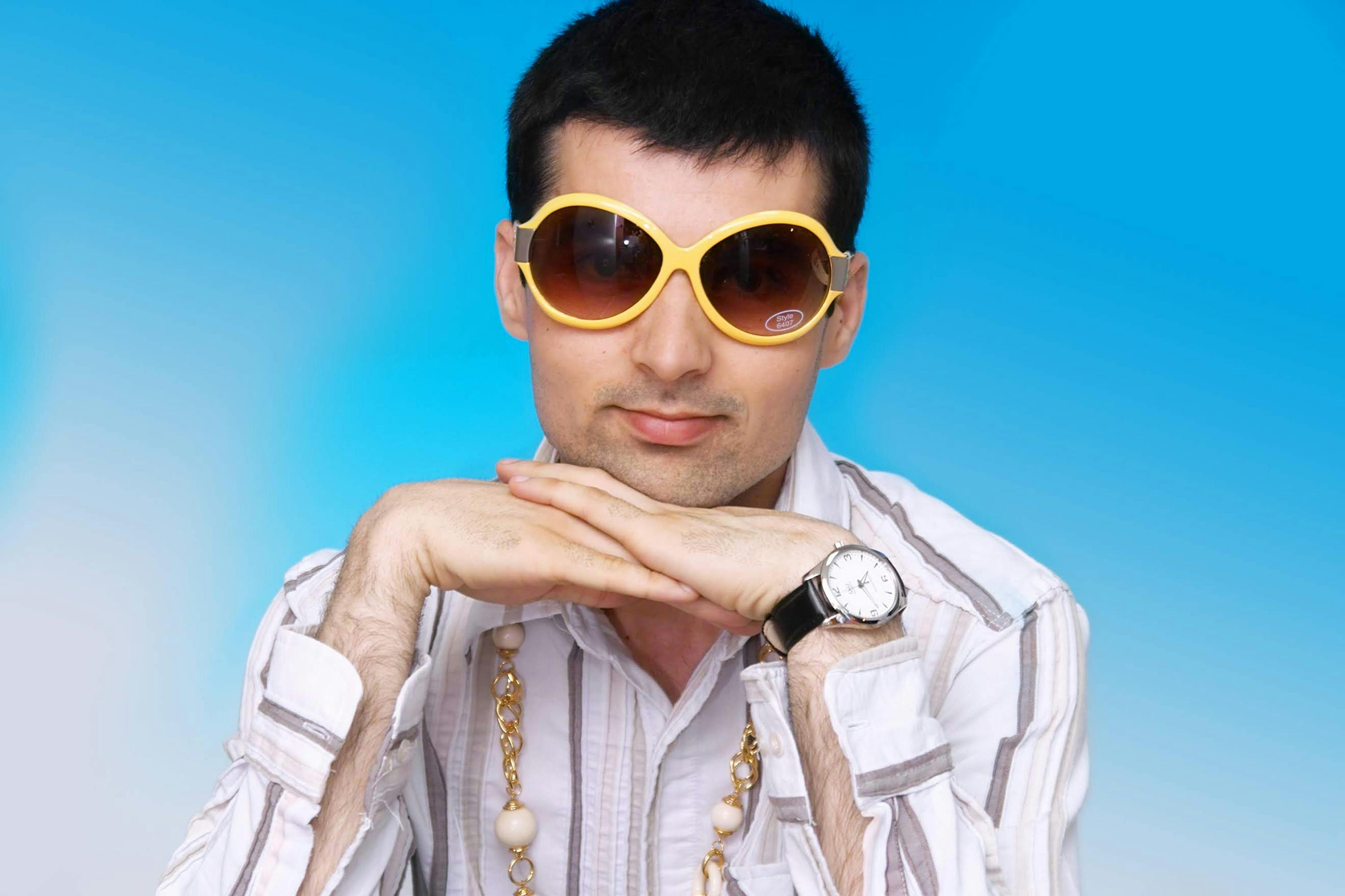 People 16 Photos & Videos Collected by Adrian Cumpanasu