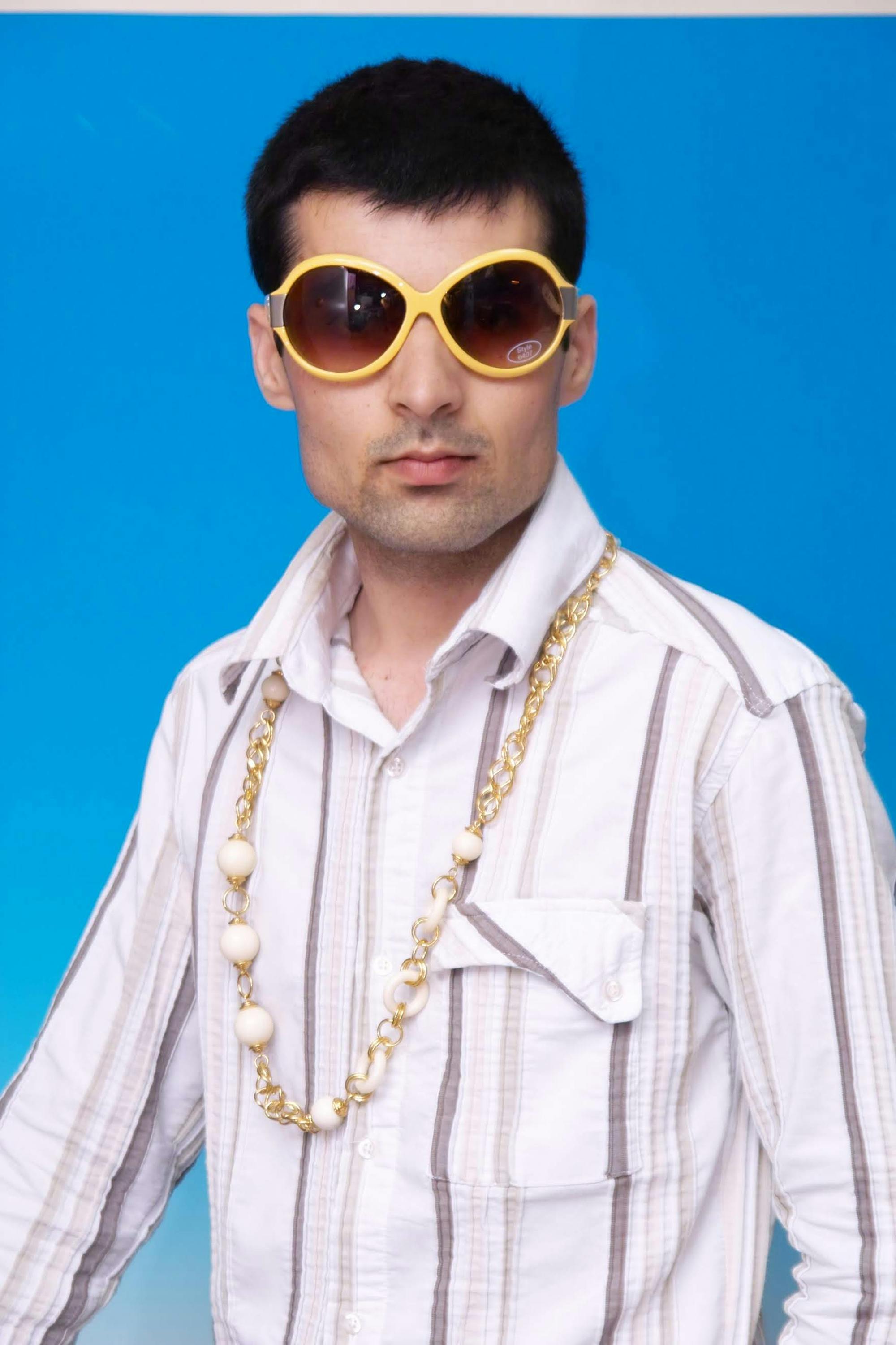 People 16 Photos & Videos Collected by Adrian Cumpanasu