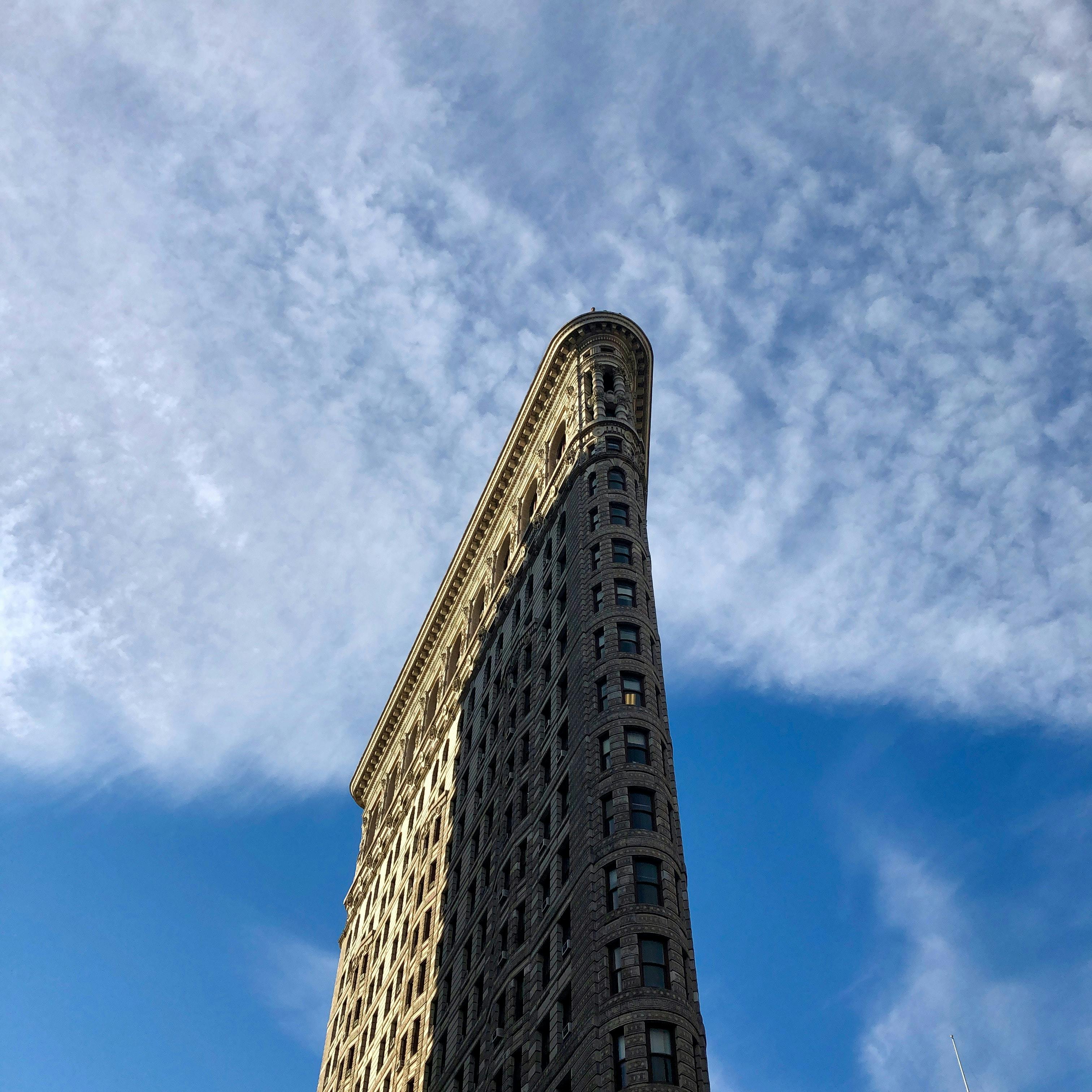 Blue Sky over Buildings · Free Stock Photo