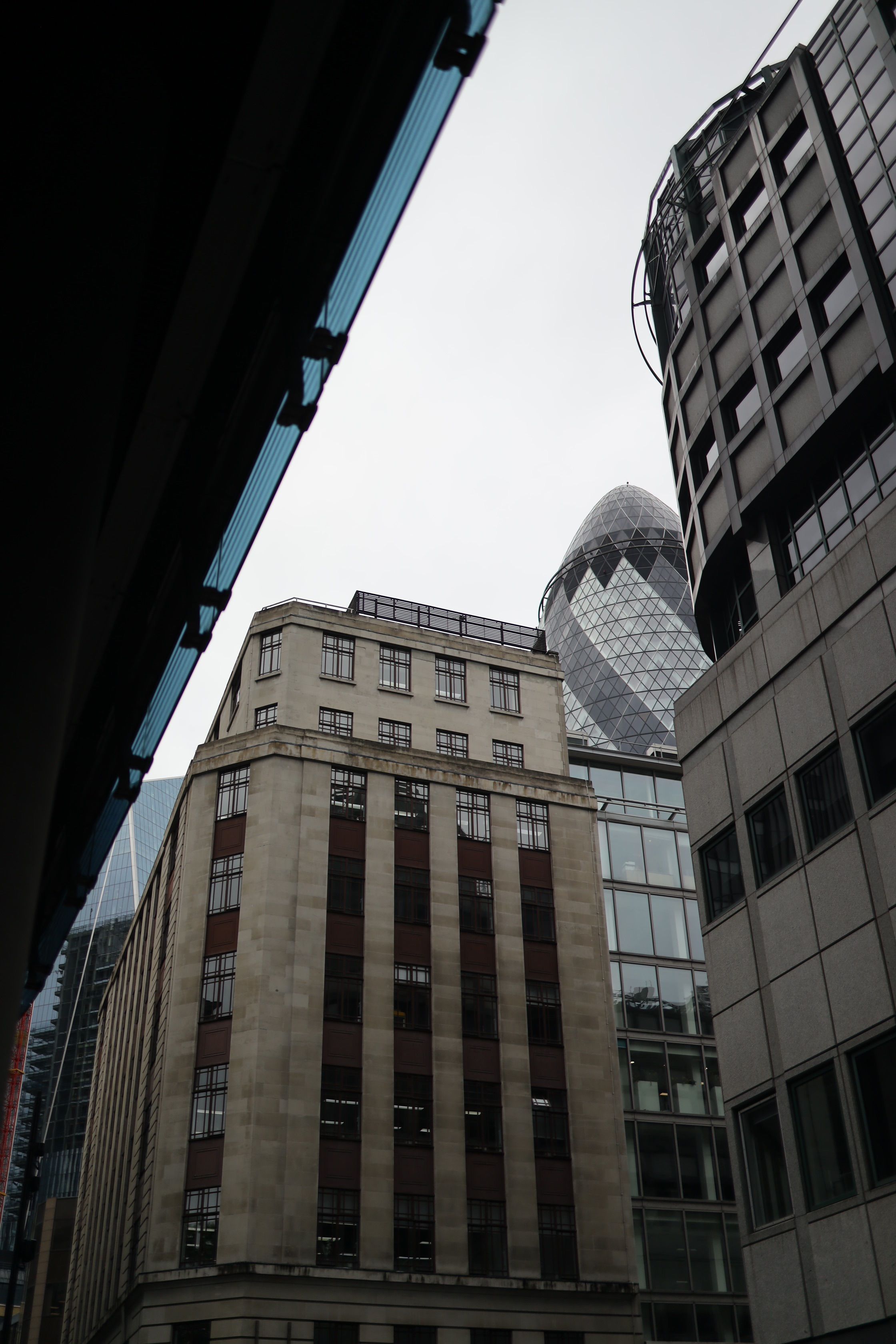 Tall Building with Glass Wall · Free Stock Photo