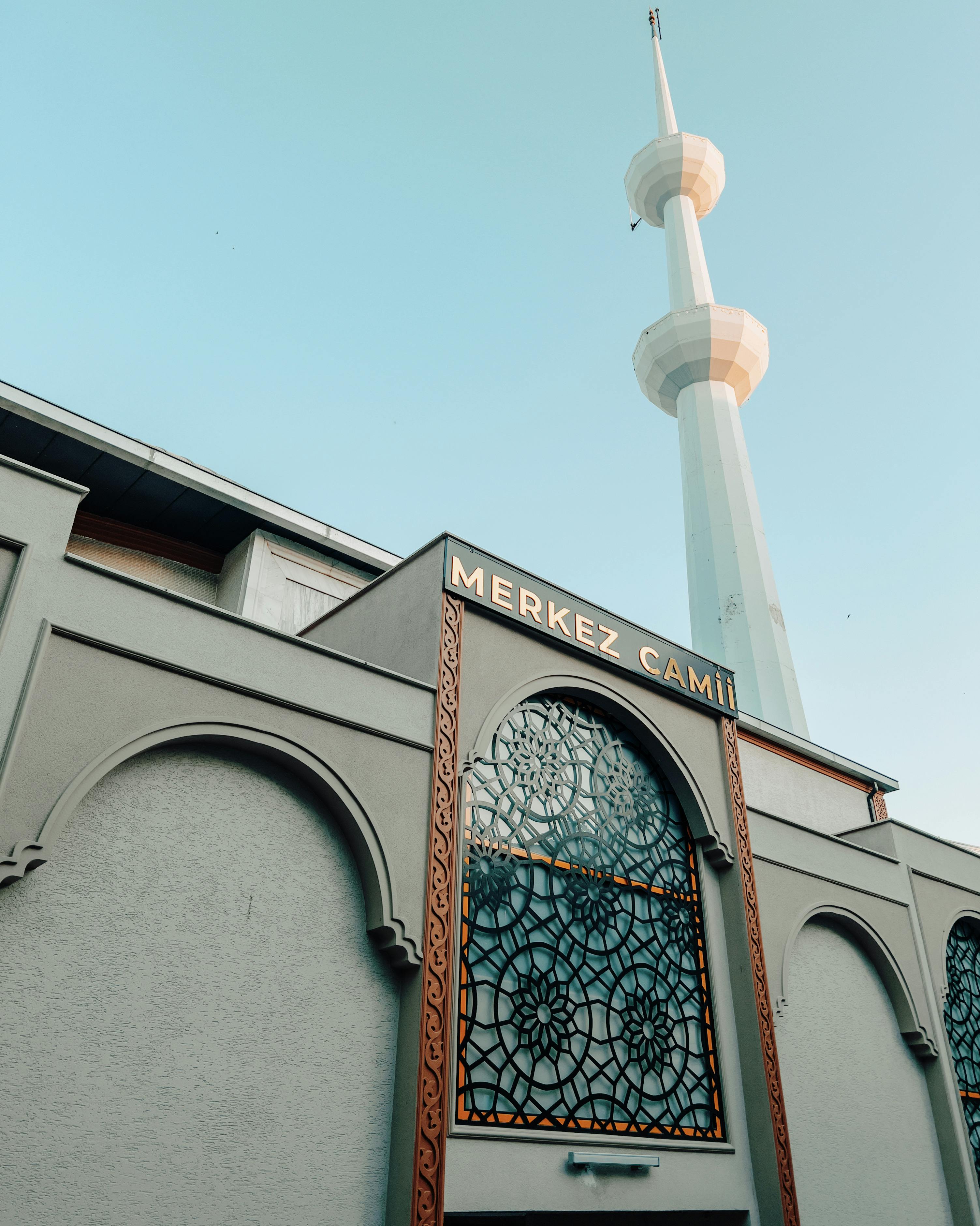 Facade of a Mosque and a Minaret · Free Stock Photo