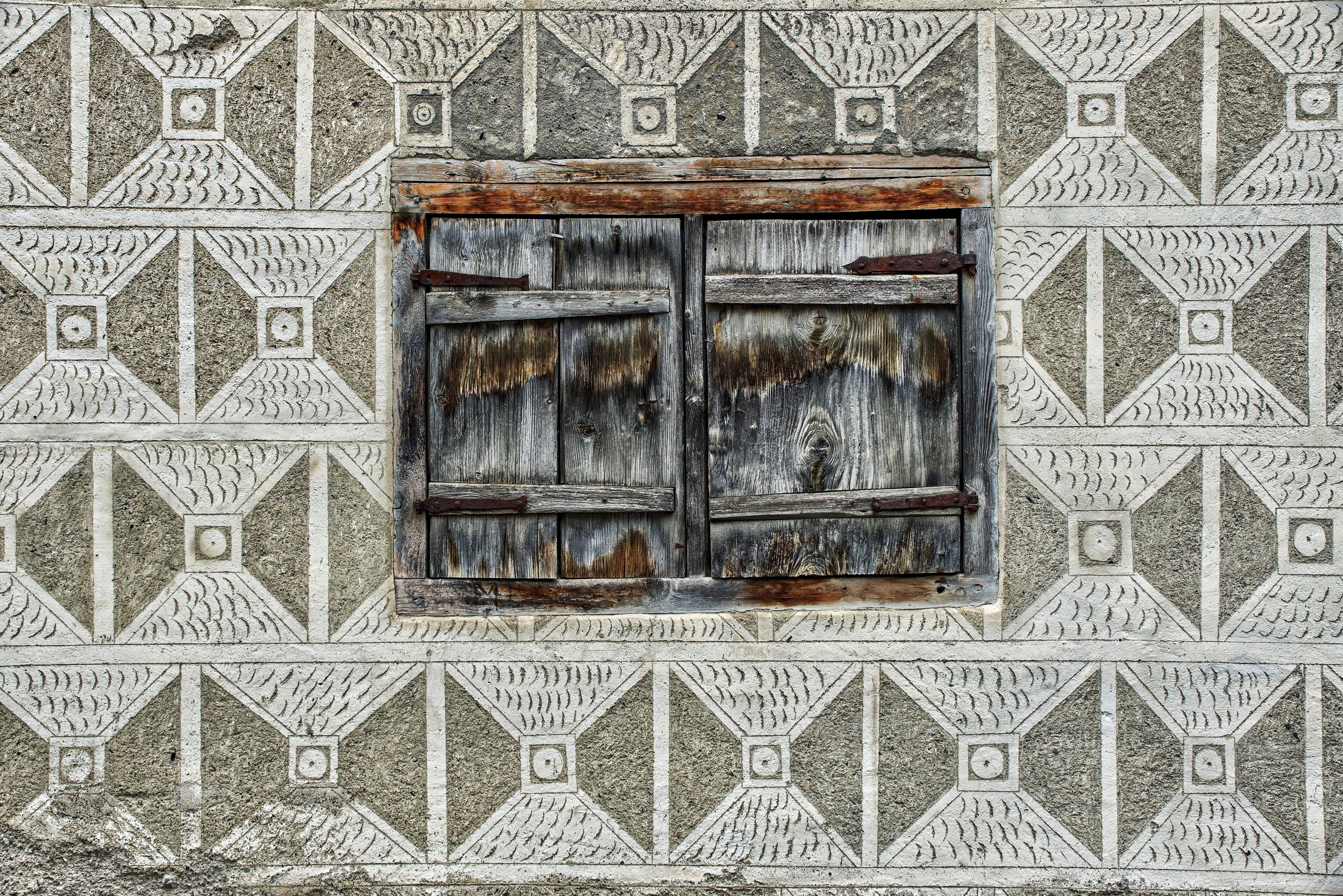 Close-Up Shot of a Wooden Window · Free Stock Photo