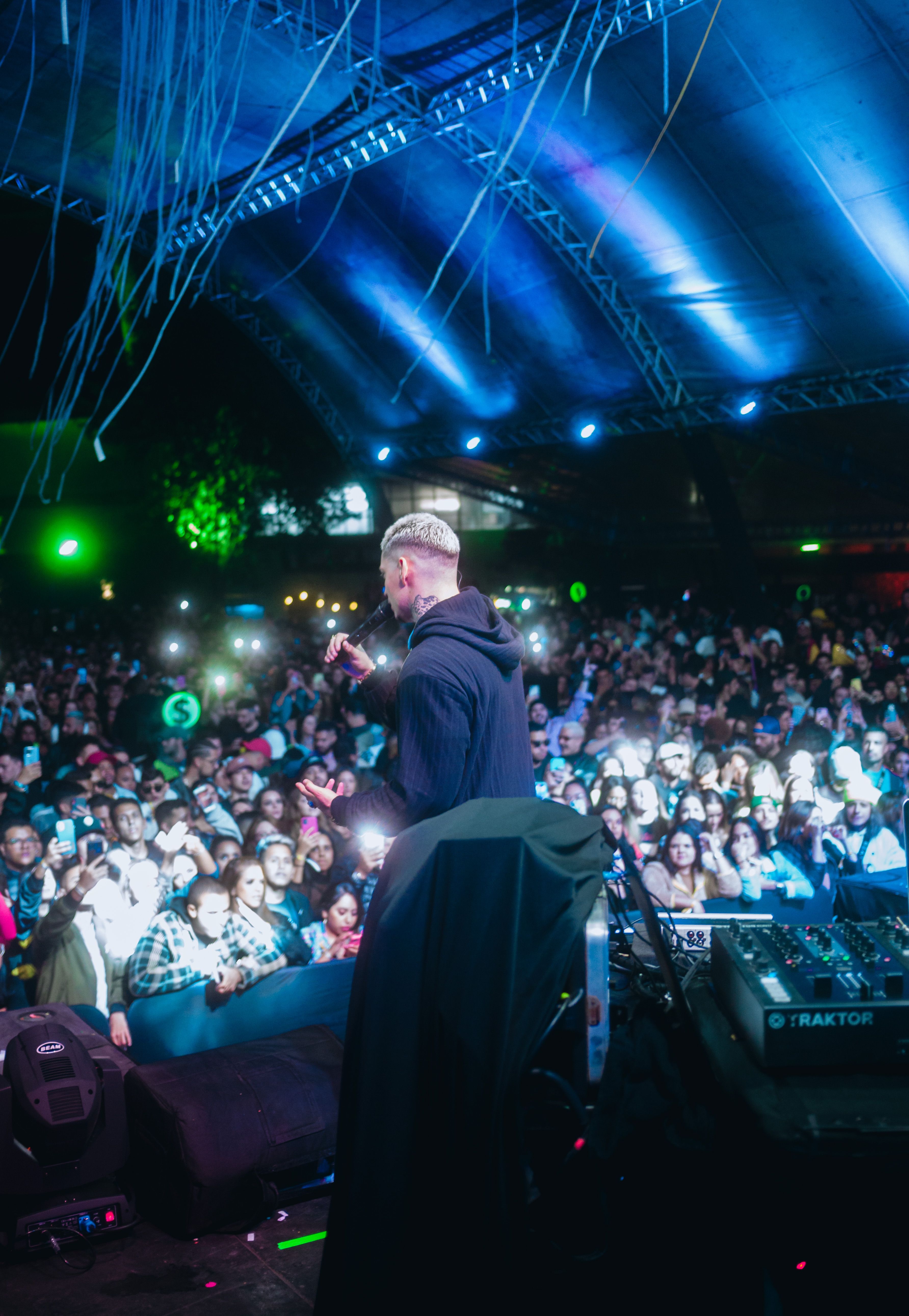 People Watching the Performer Singin on the Stage · Free Stock Photo