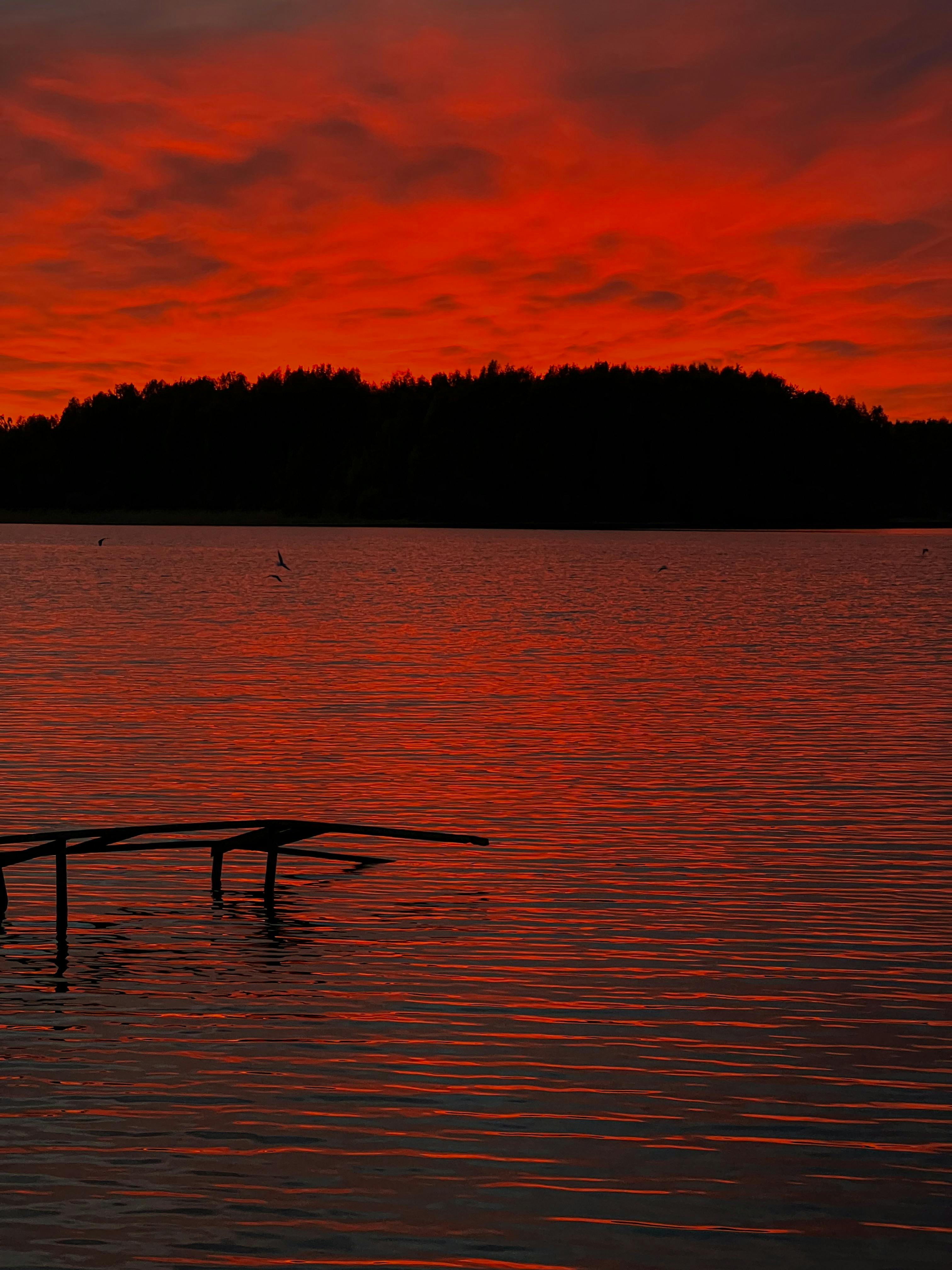 Red Sunset over Lake · Free Stock Photo