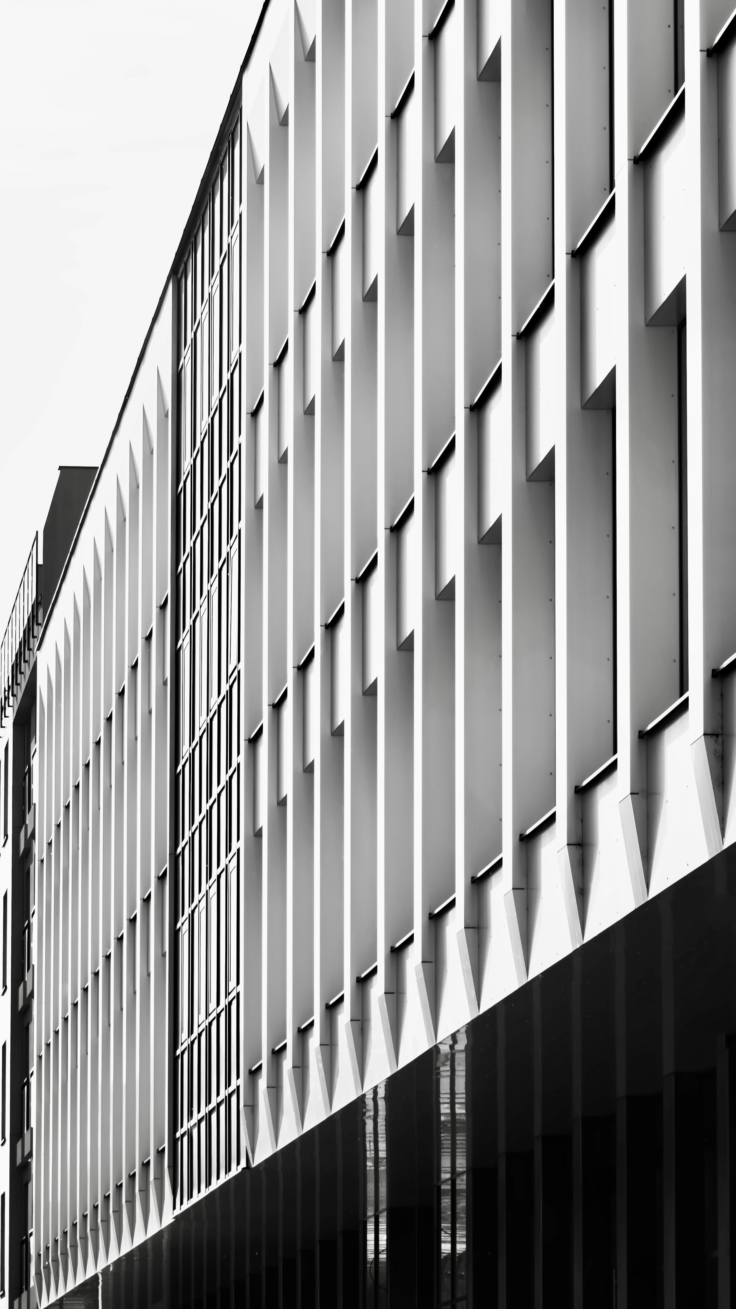 White and Black Alpine Hose Building · Free Stock Photo