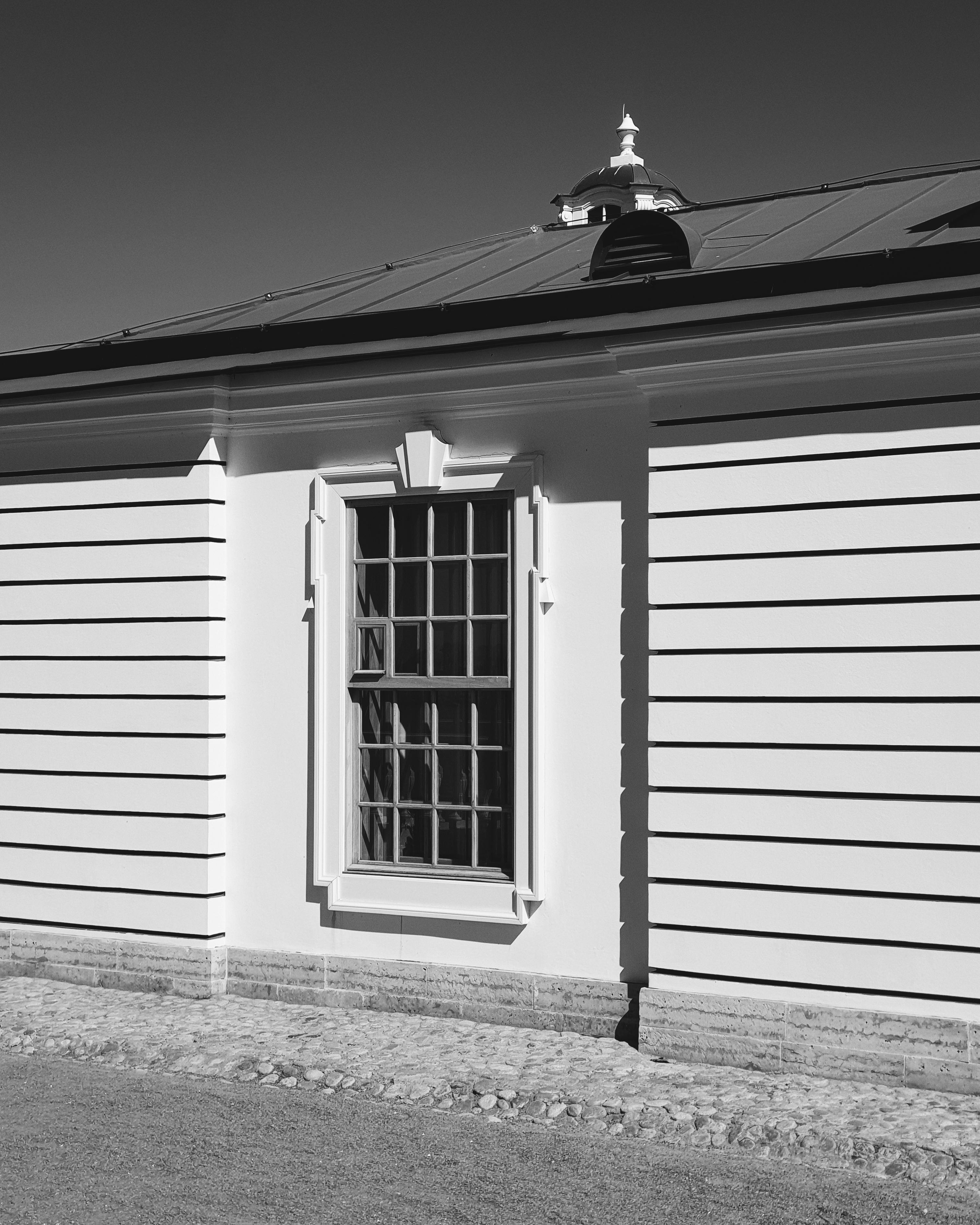 House Beside Trees · Free Stock Photo