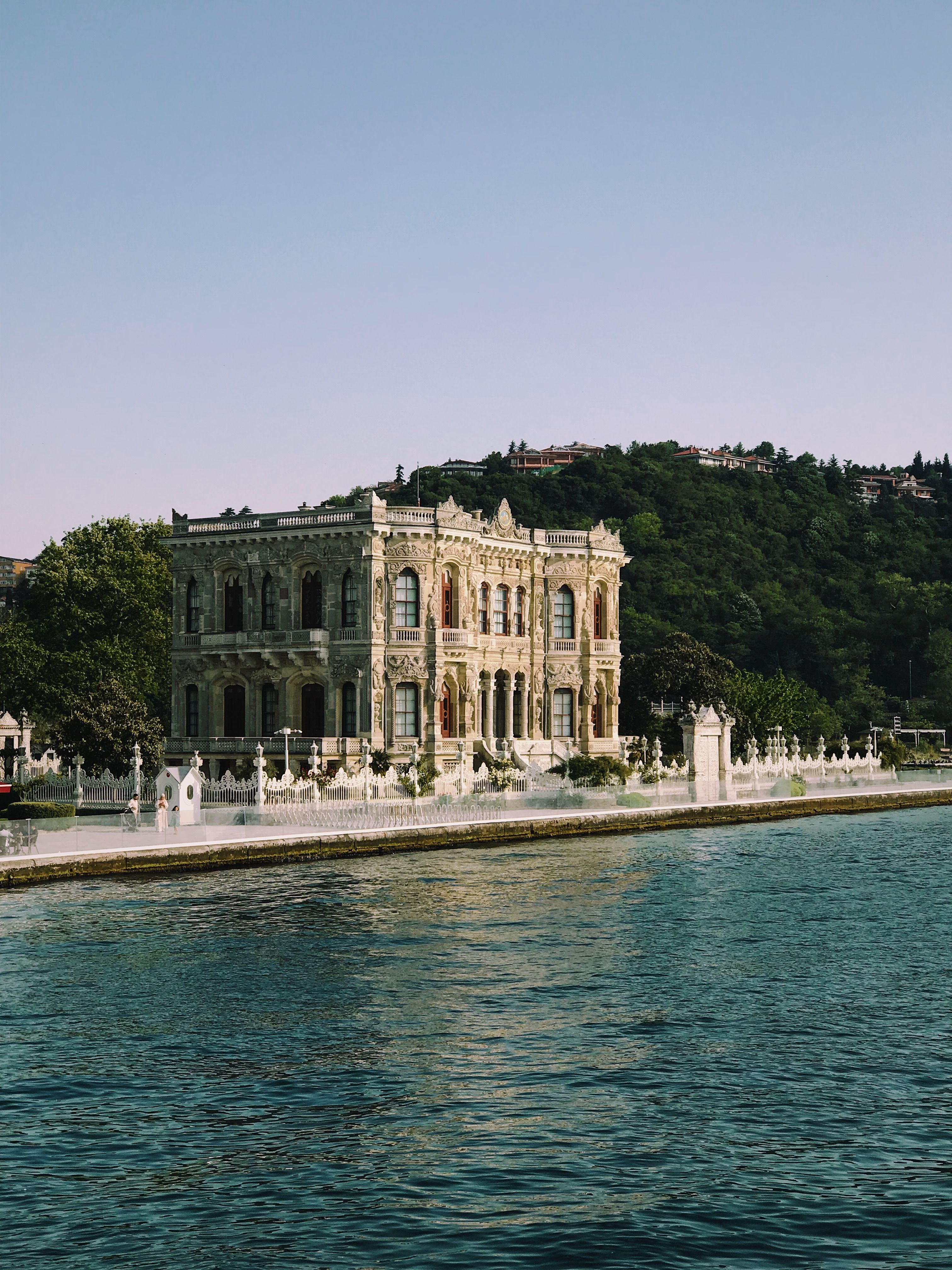 Clear Sky over Mansion · Free Stock Photo