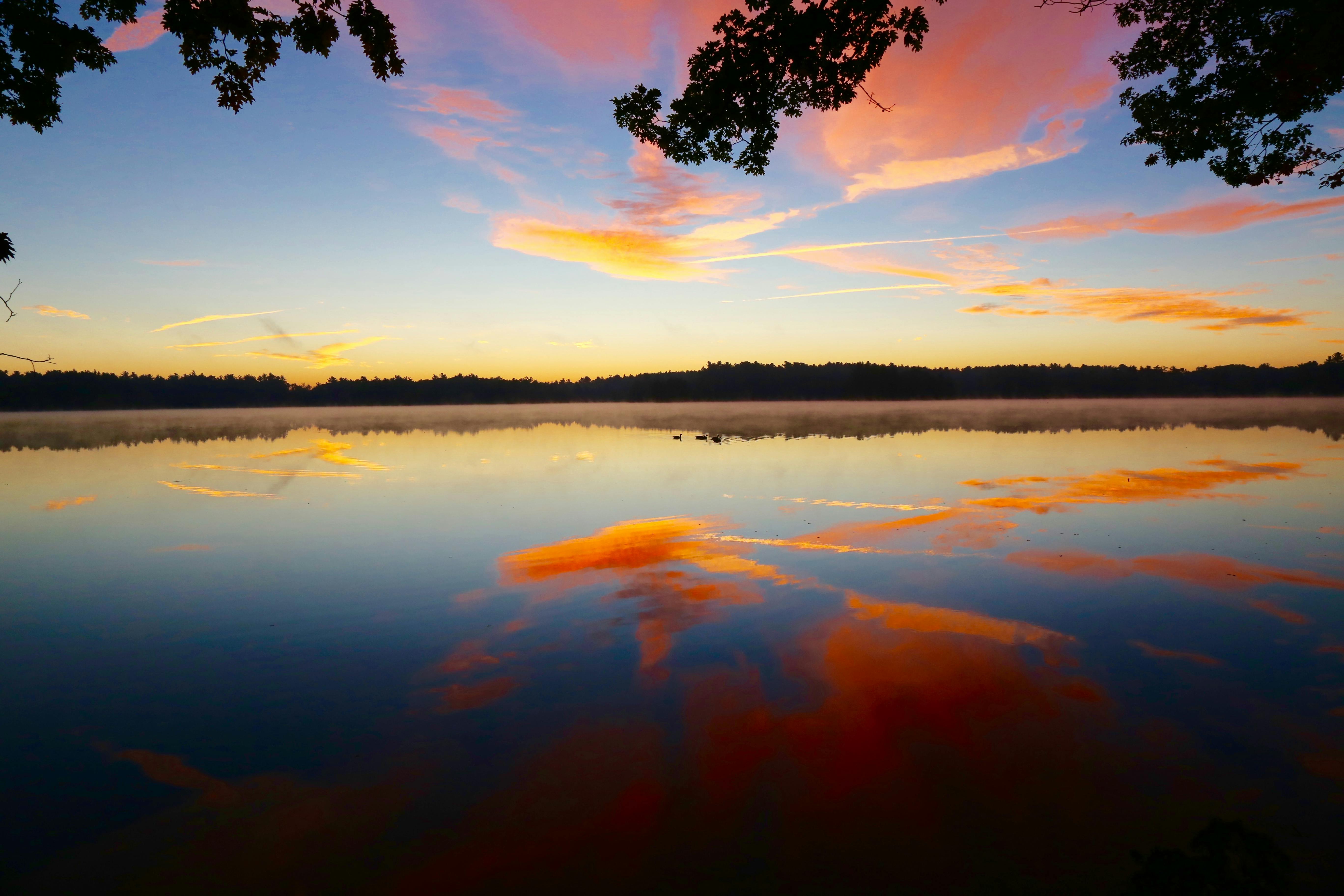 Reflection of Clouds on Lake Surface · Free Stock Photo