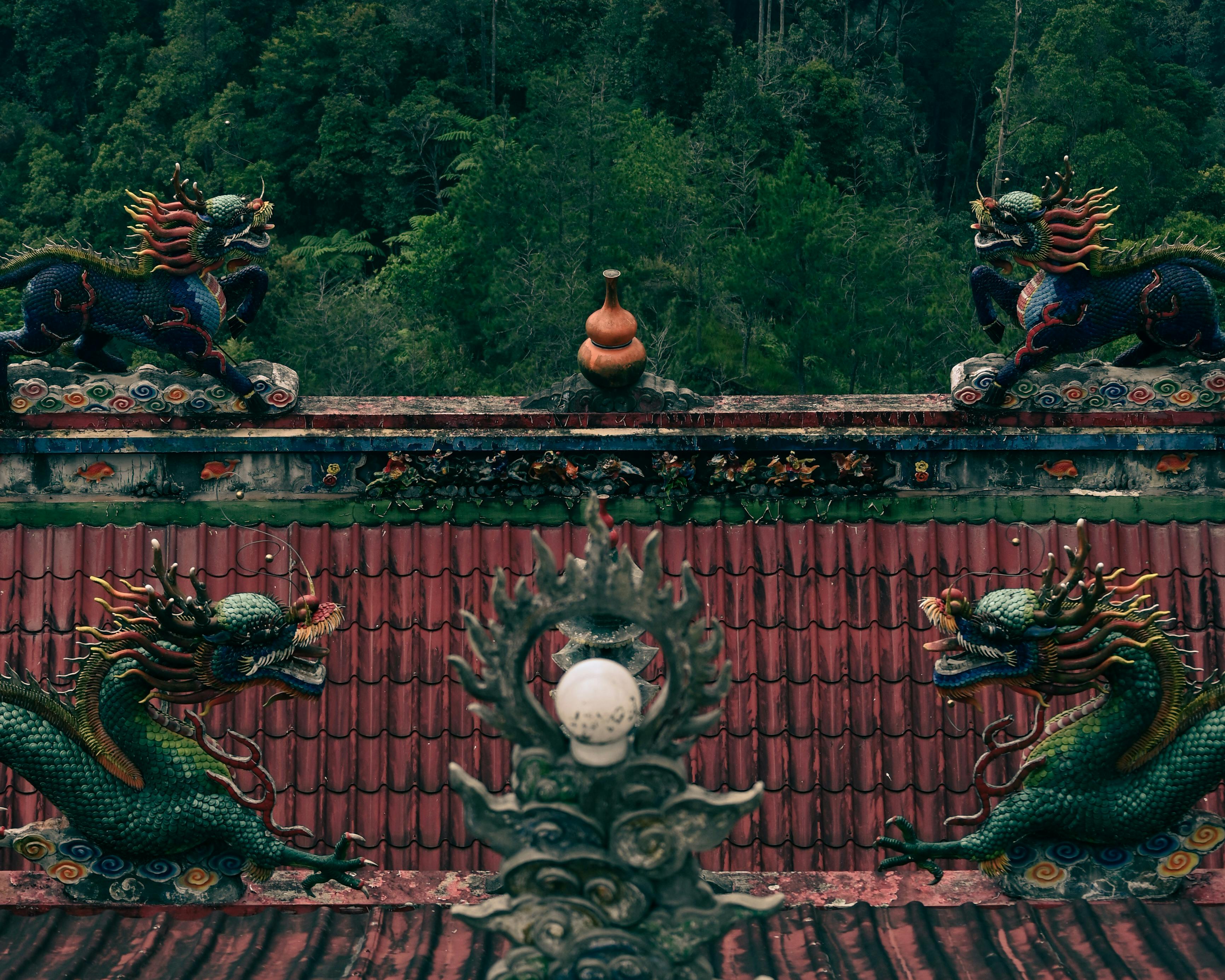 Dragon Statues on top of Chin Swee Temple in Malaysia · Free Stock Photo