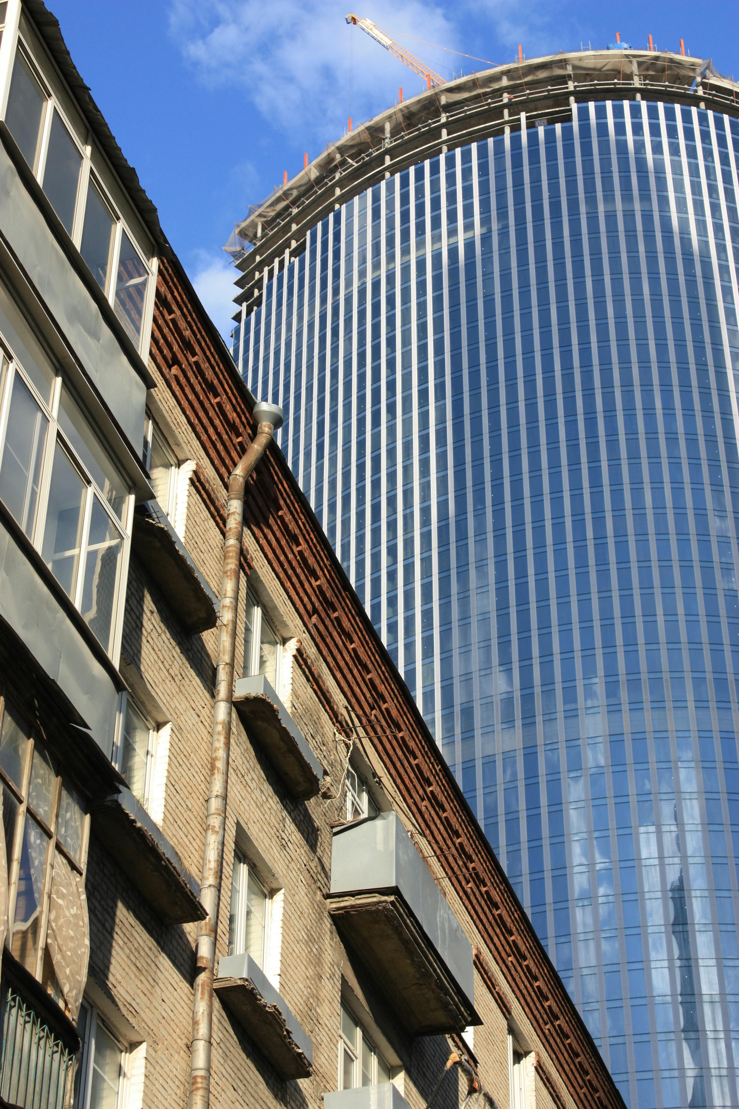 Skyscraper under Construction · Free Stock Photo