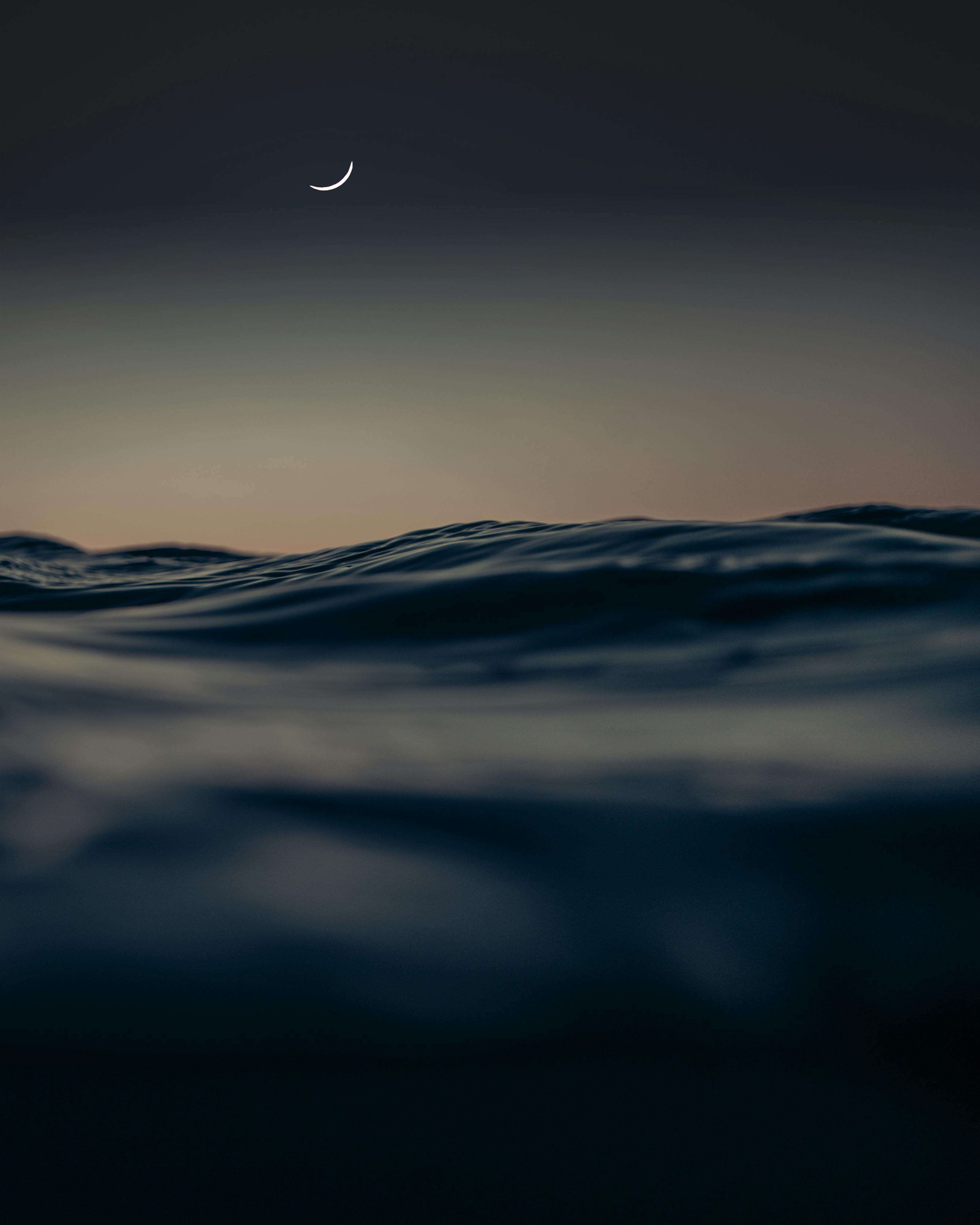 Ocean Water Under the Night Sky · Free Stock Photo