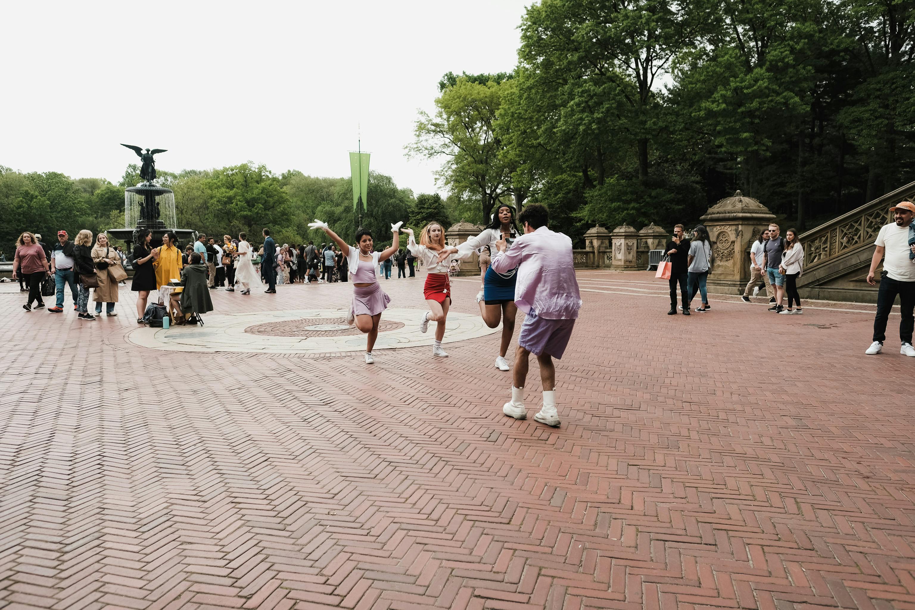 People Walking on the Street · Free Stock Photo