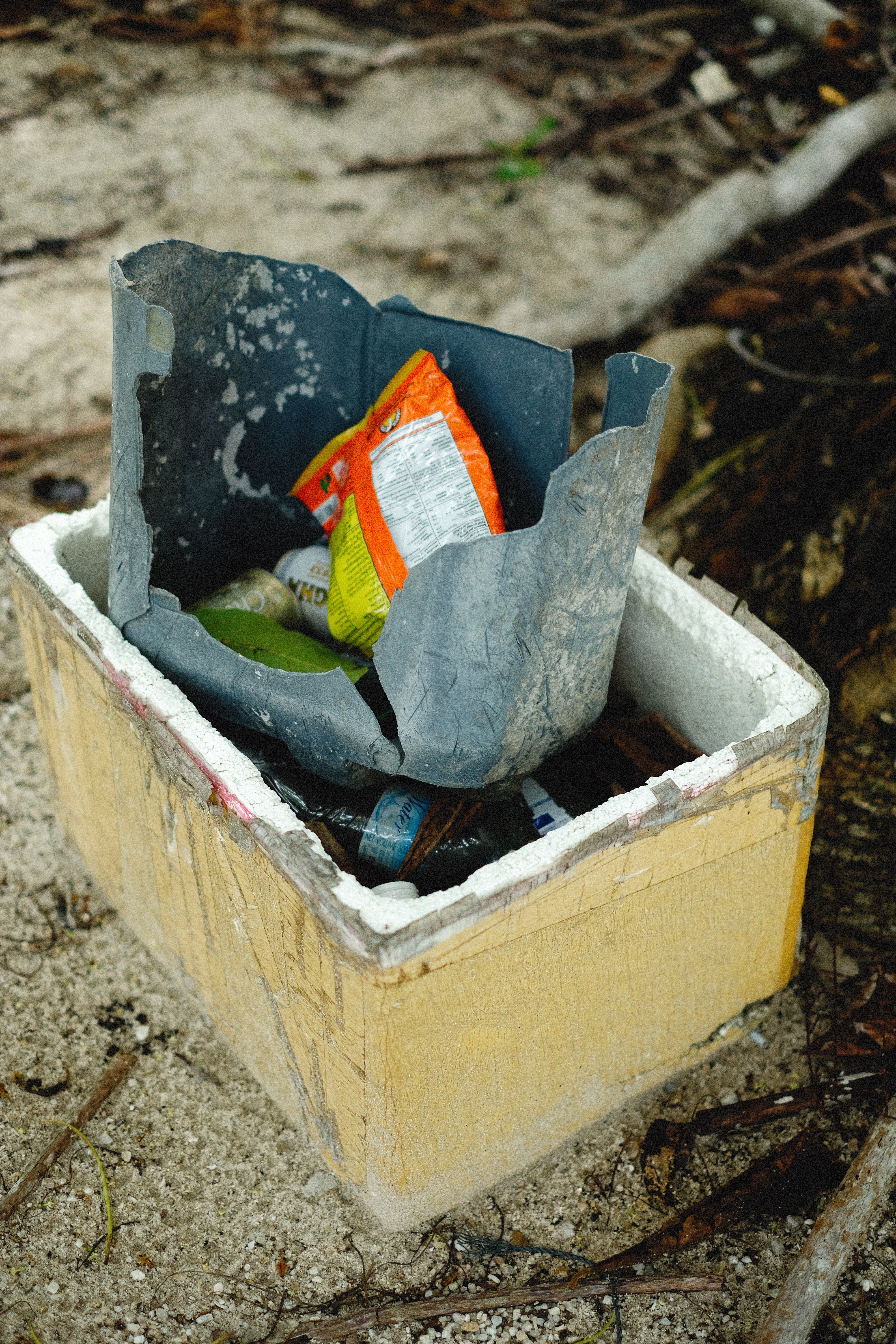Littering Photos, Download The BEST Free Littering Stock Photos & HD Images