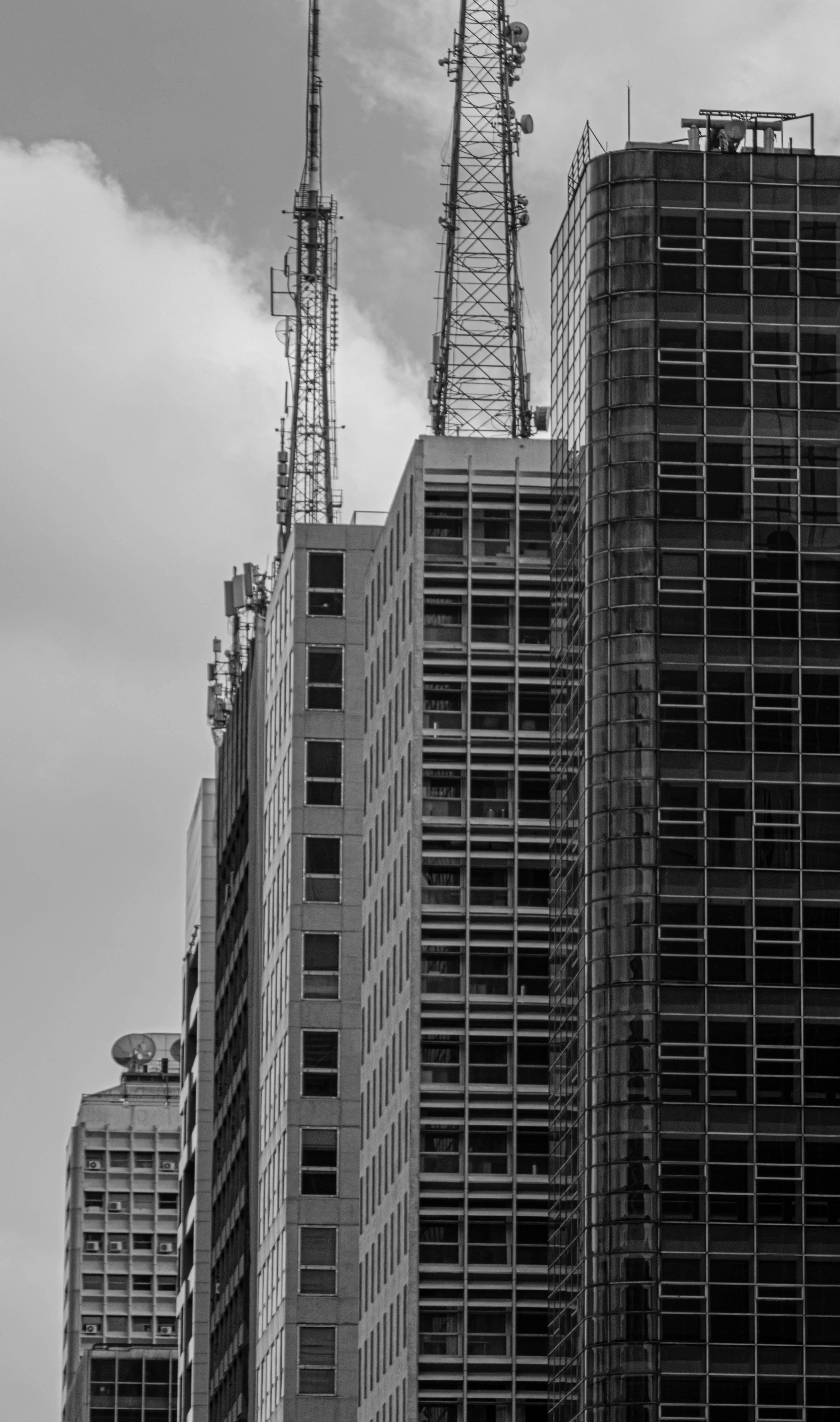 Grayscale Photo of a Concrete Building · Free Stock Photo