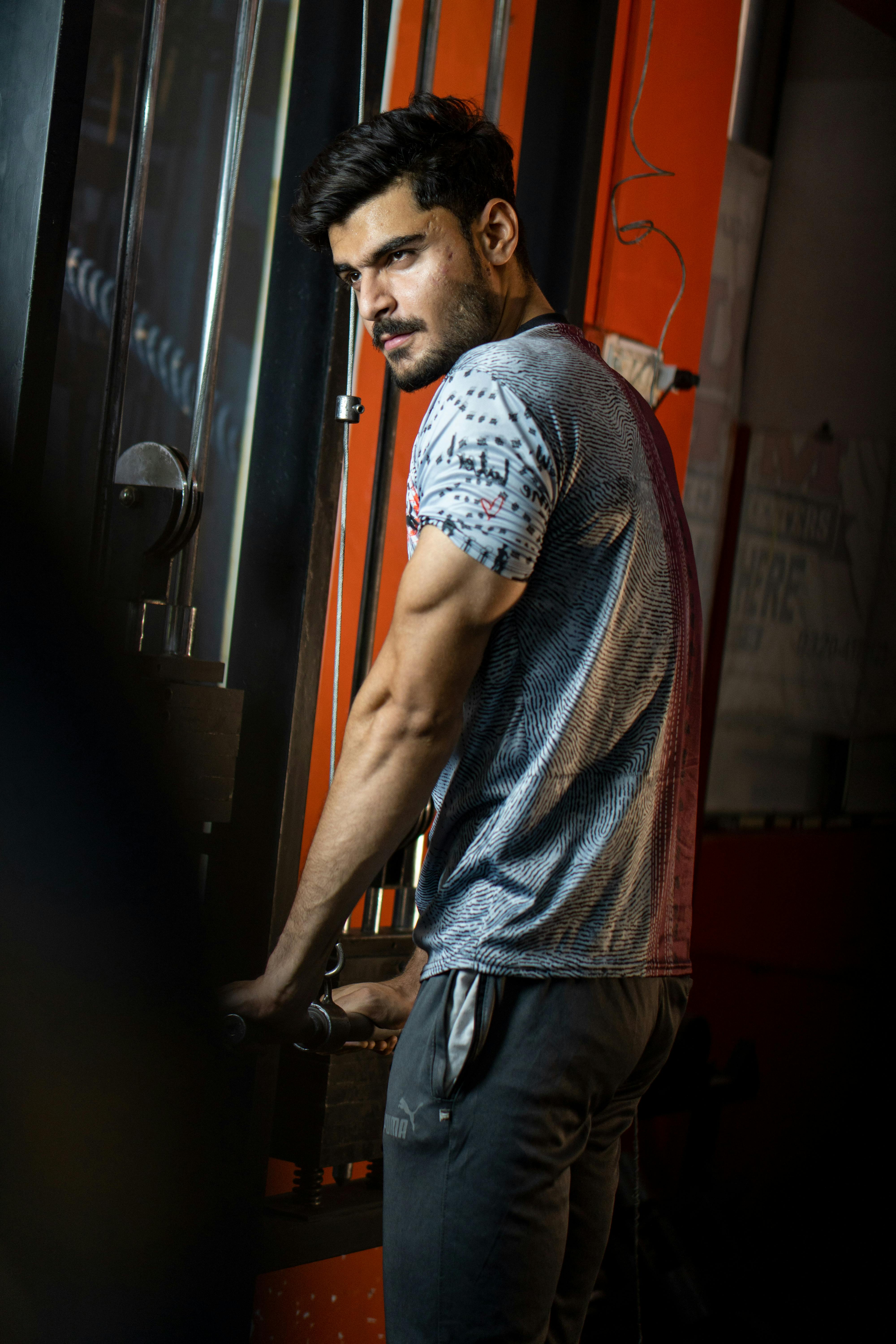 Handsome Man Work Out In Gym Photos, Download The BEST Free Handsome ...