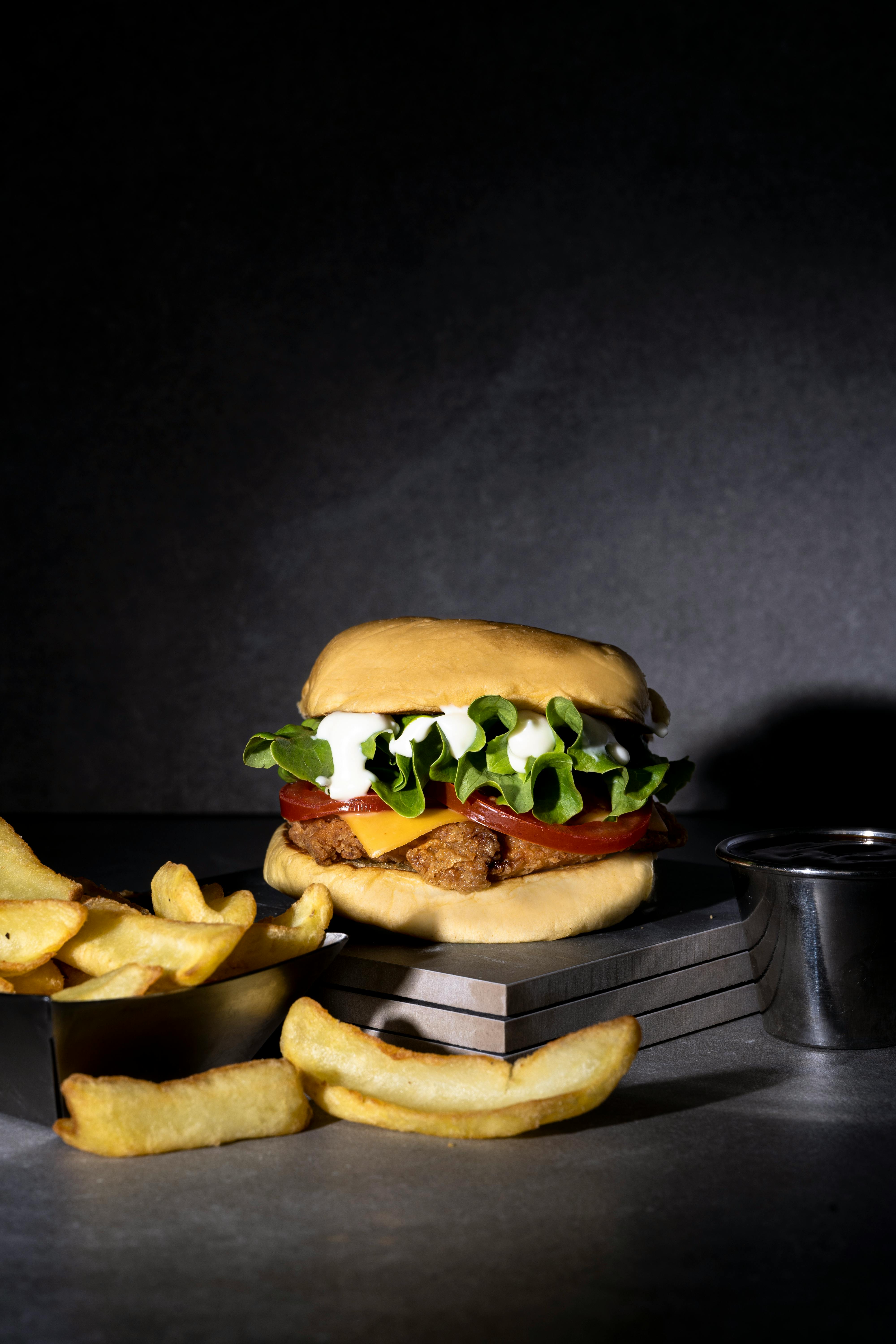 Close-Up Shot of a Mouthwatering Burger · Free Stock Photo