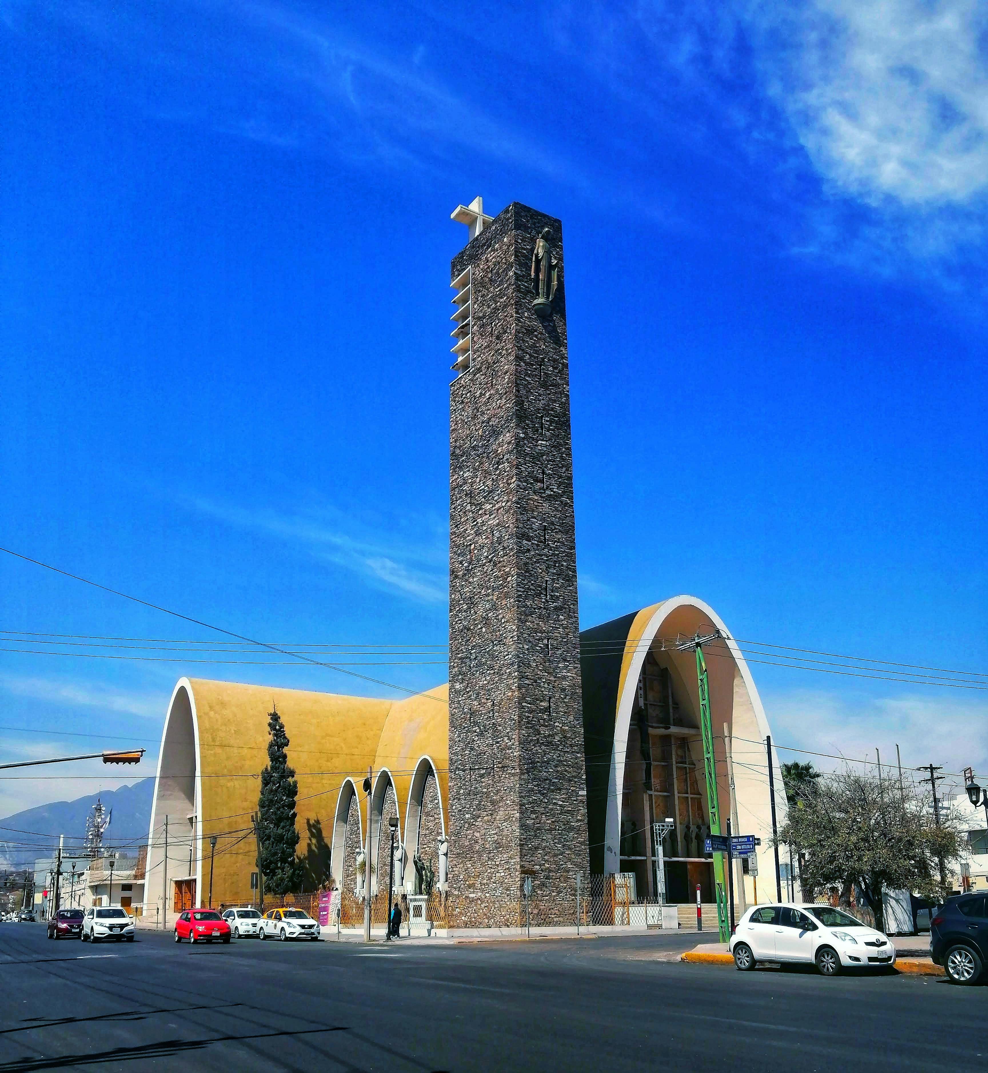 Somali Mosque Under Blue Sky · Free Stock Photo