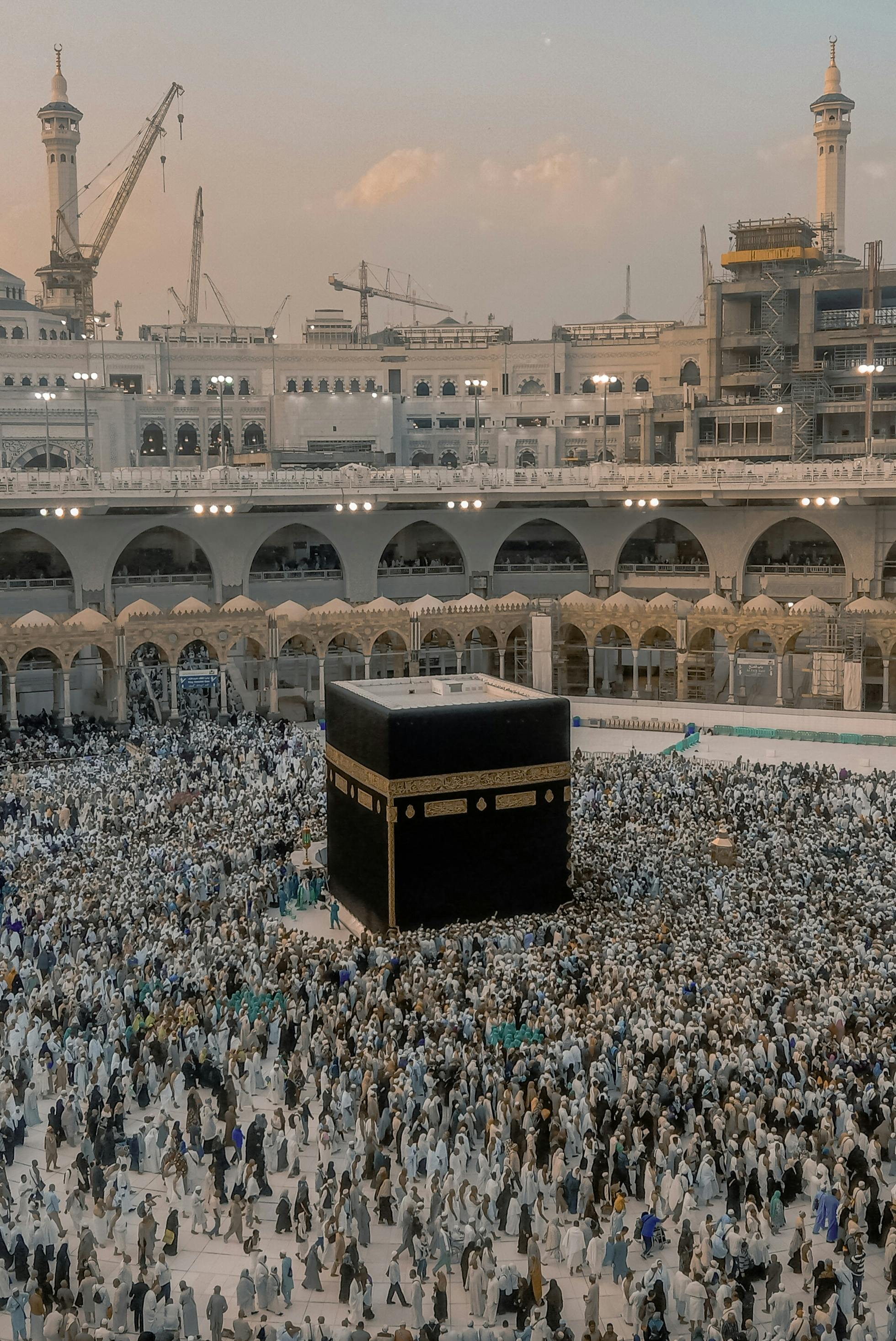 Crowd Around Stone in Mecca · Free Stock Photo