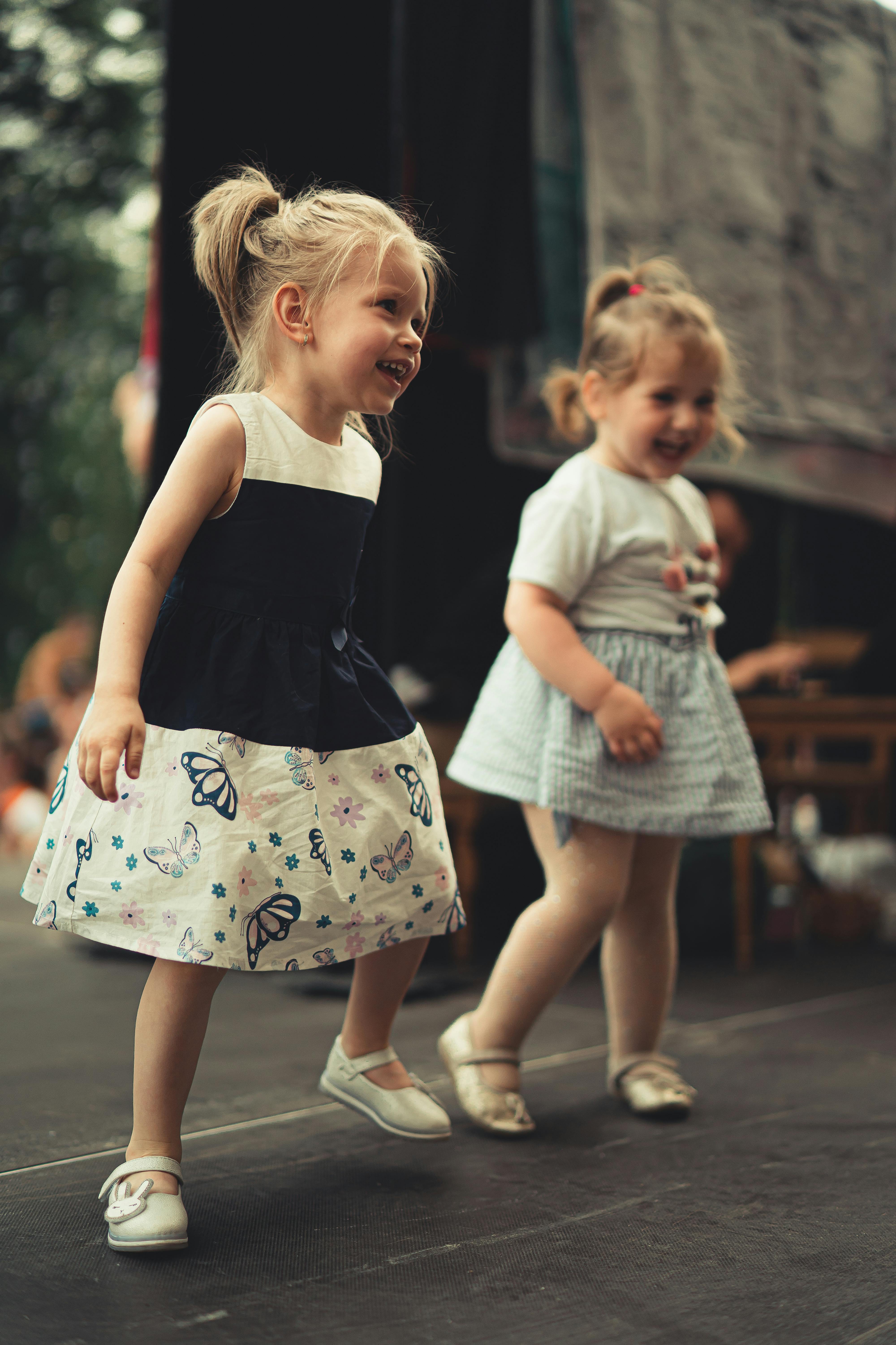 Foto de stock gratuita sobre bailando, chavalas, infancia, inocencia ...