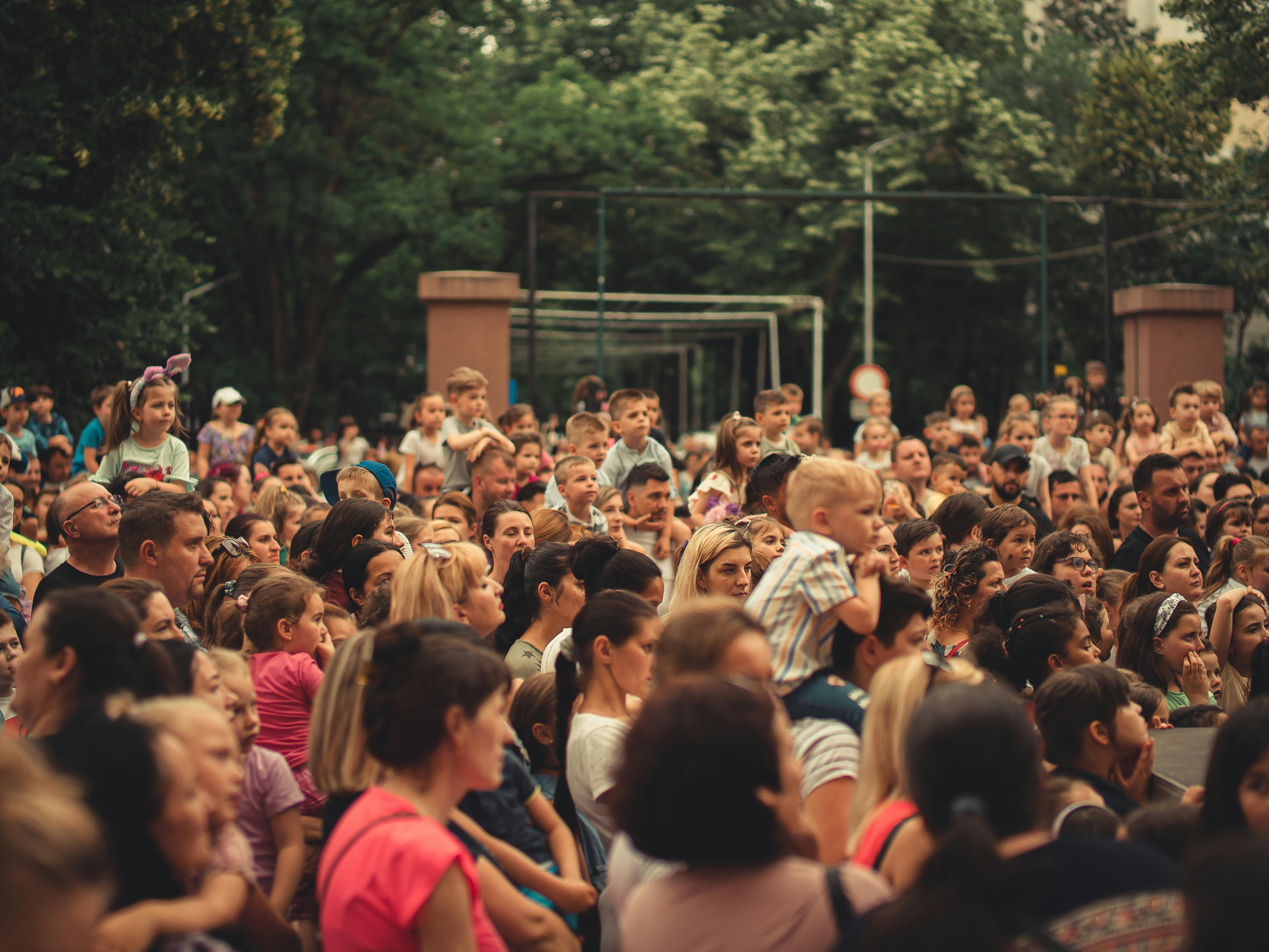 Crowded Plaza Photos, Download The BEST Free Crowded Plaza Stock Photos ...