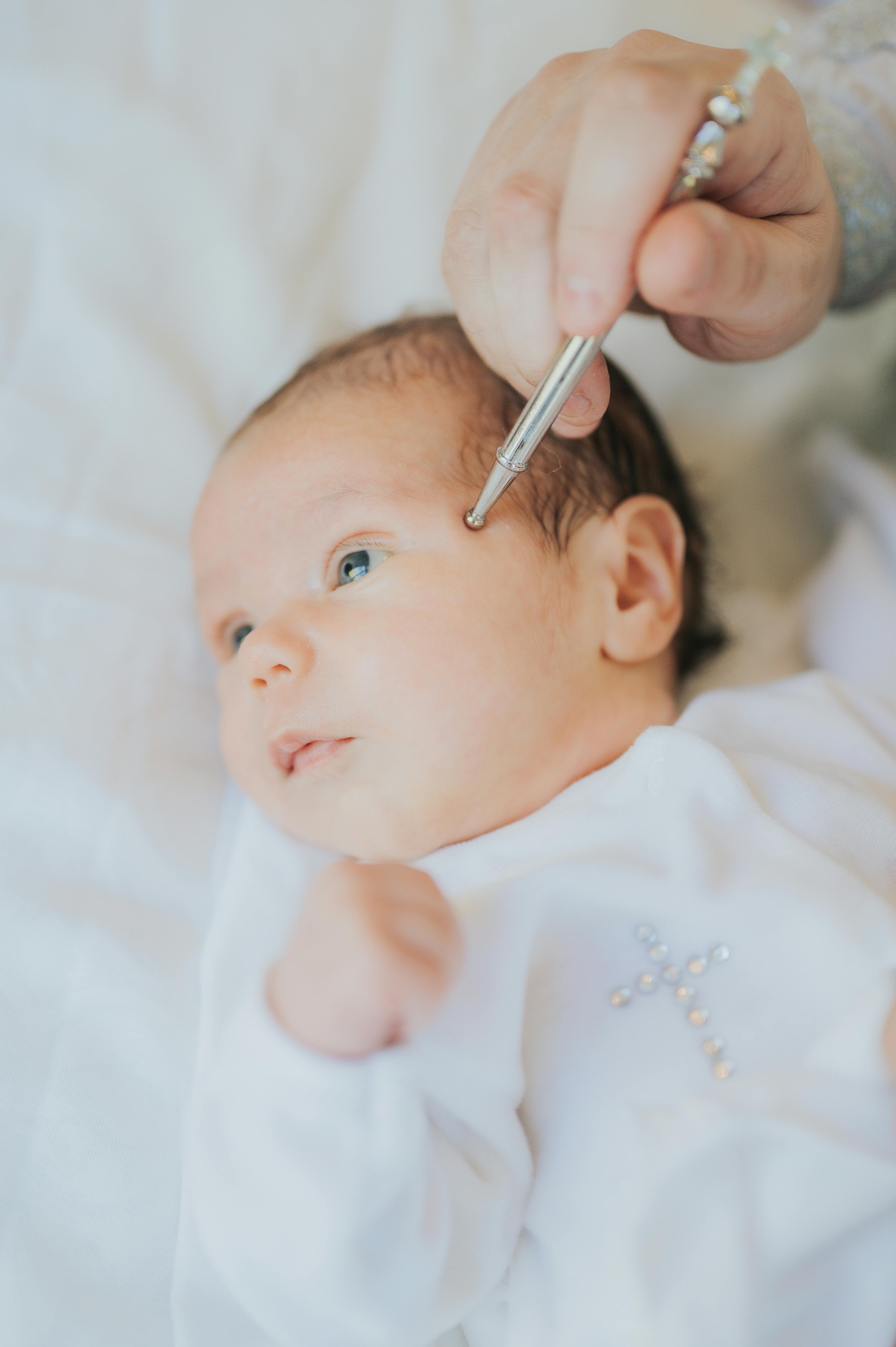 Baby Touching Face Photos, Download The BEST Free Baby Touching Face ...