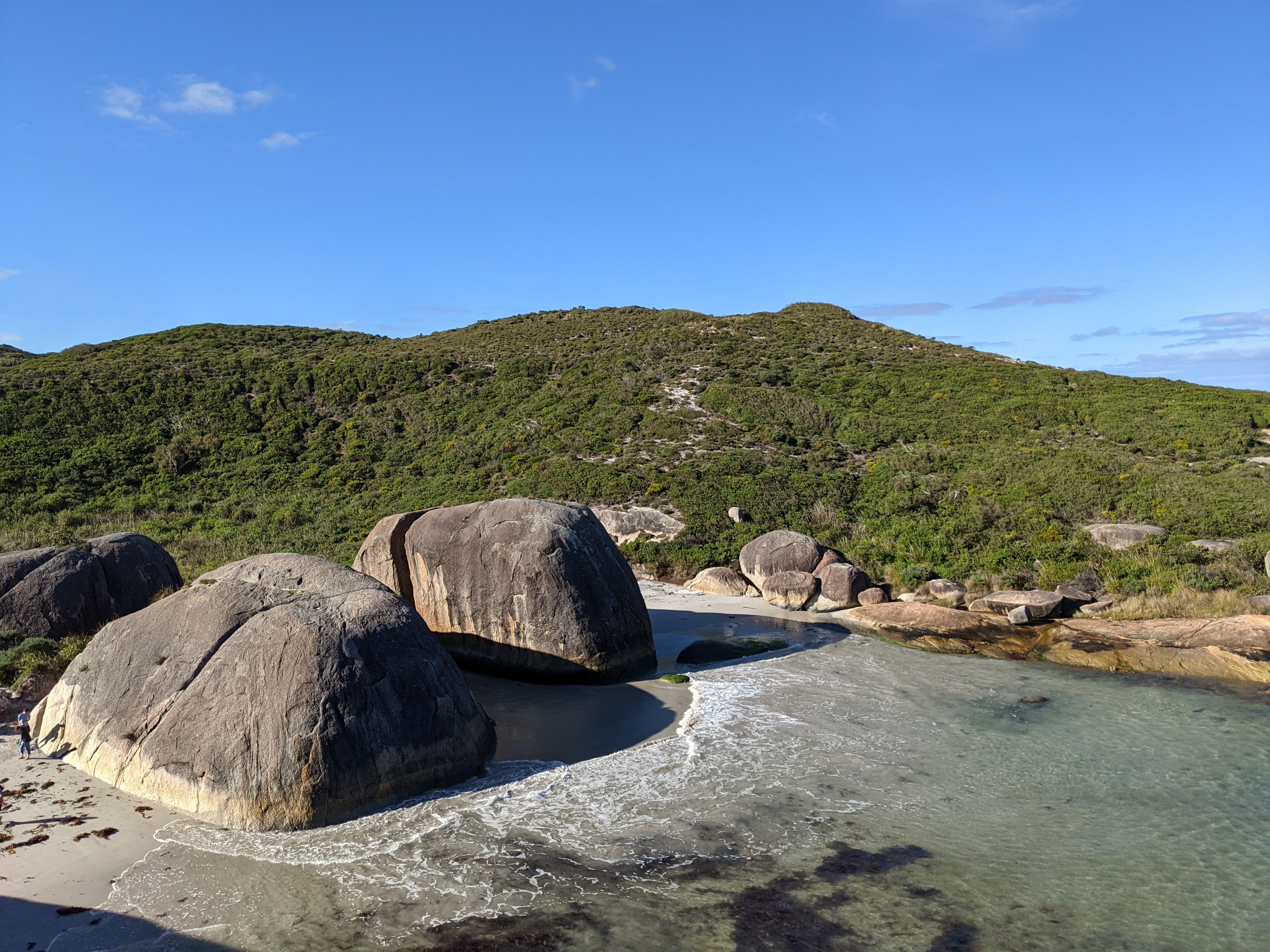Gray Rocks on the Shore · Free Stock Photo