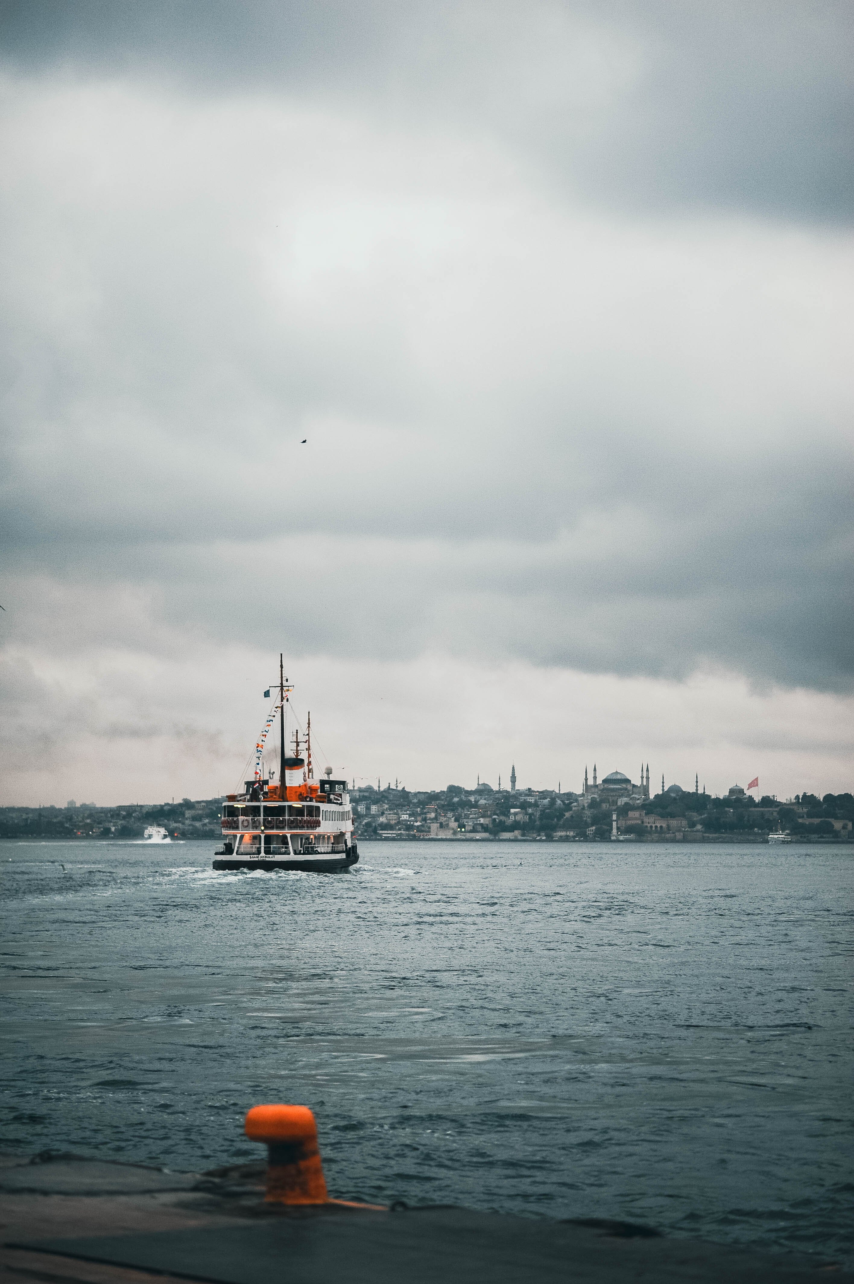 Tourist Ferry on its Way to the City · Free Stock Photo