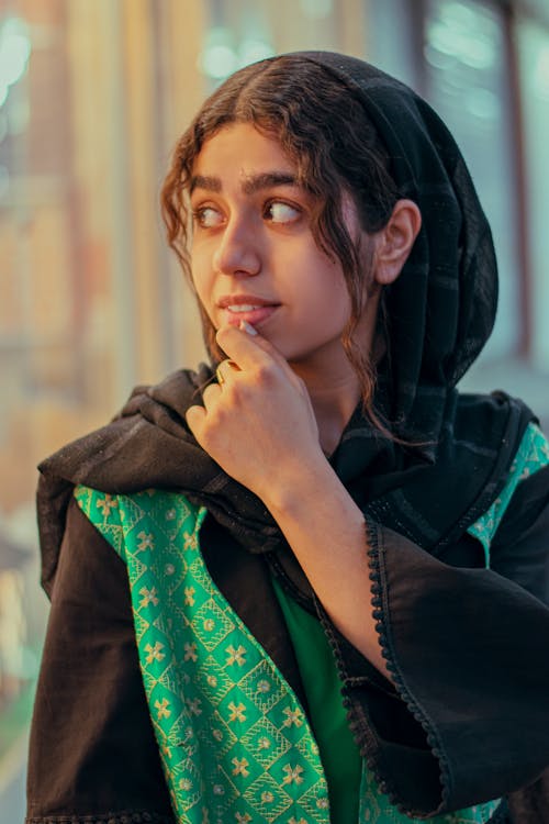 Beautiful Woman with Hand on Chin · Free Stock Photo Beautiful Woman with Hand on Chin · Free Stock Photo