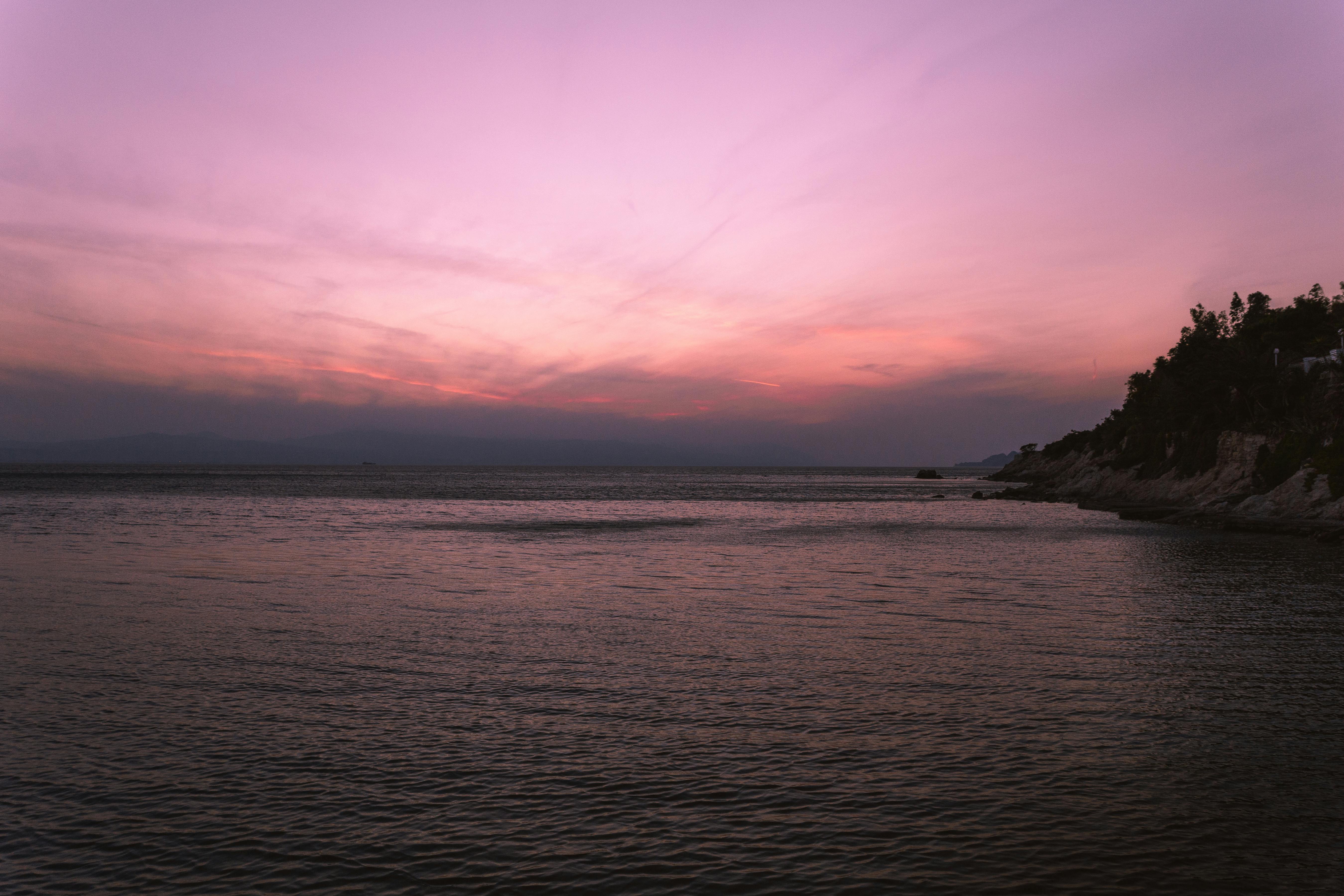Scenic View of the Sea Under Pink Sky · Free Stock Photo