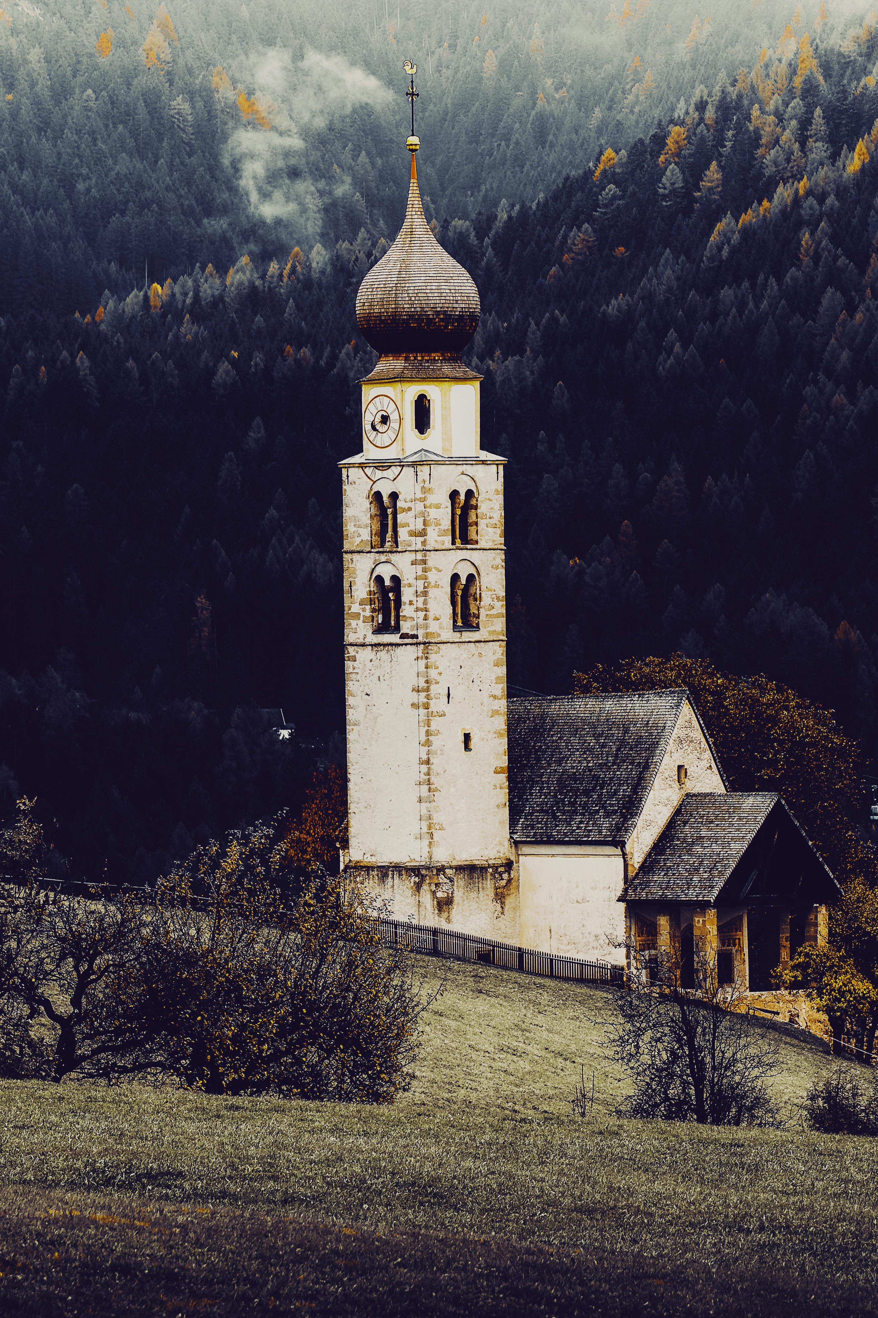 Church in Mountains · Free Stock Photo