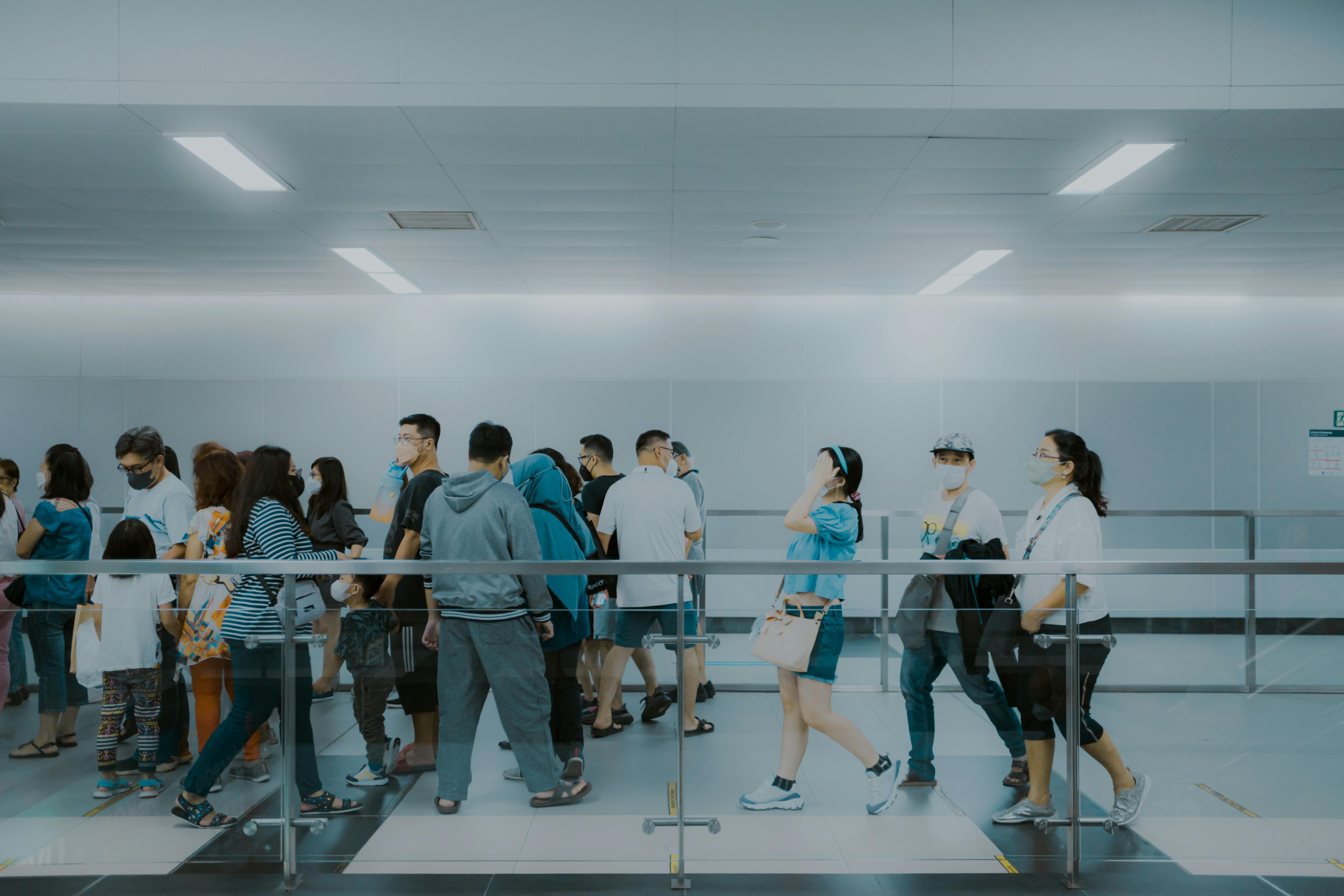 Crowded Hallway Photos, Download The BEST Free Crowded Hallway Stock ...