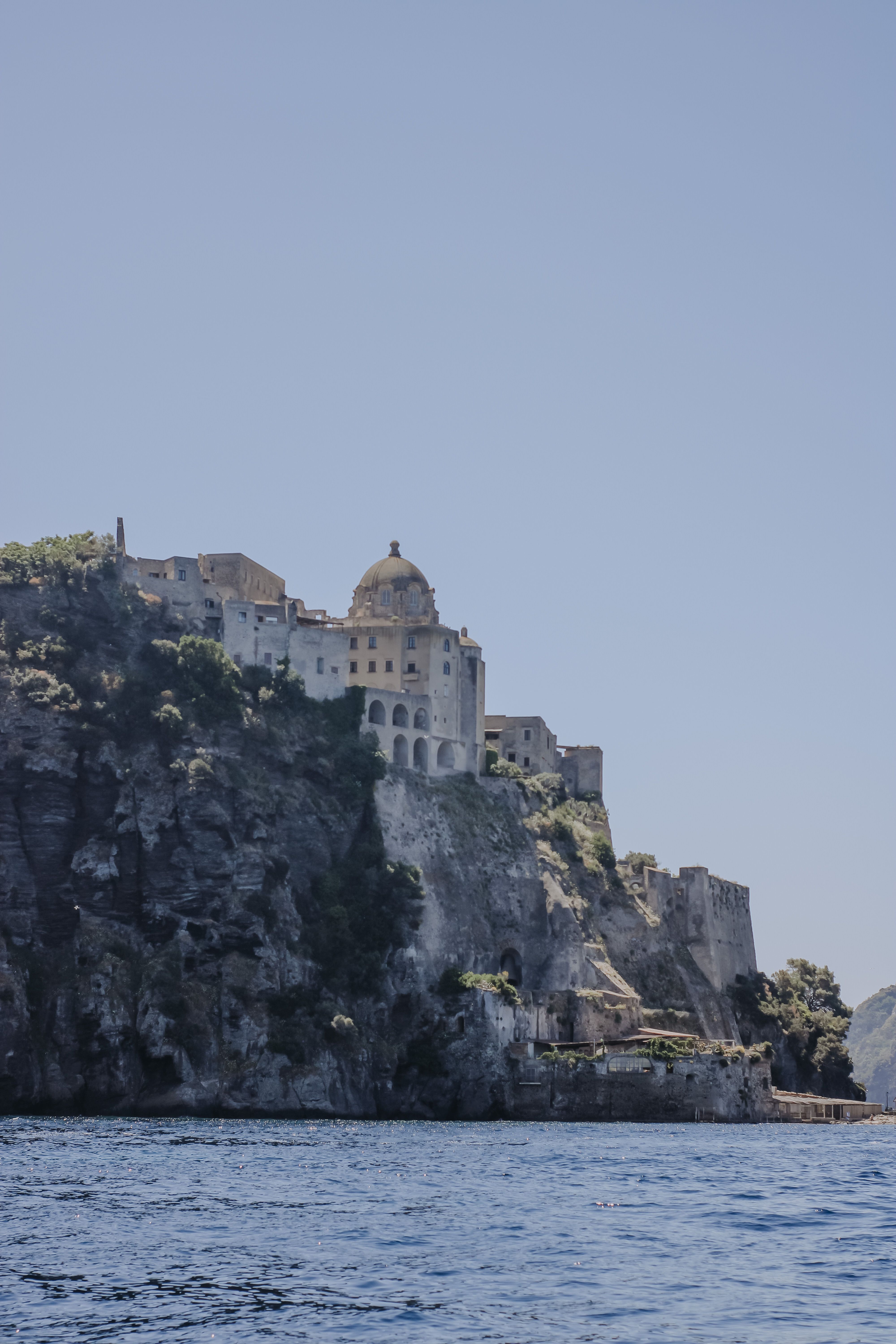 Castle on Seacoast · Free Stock Photo