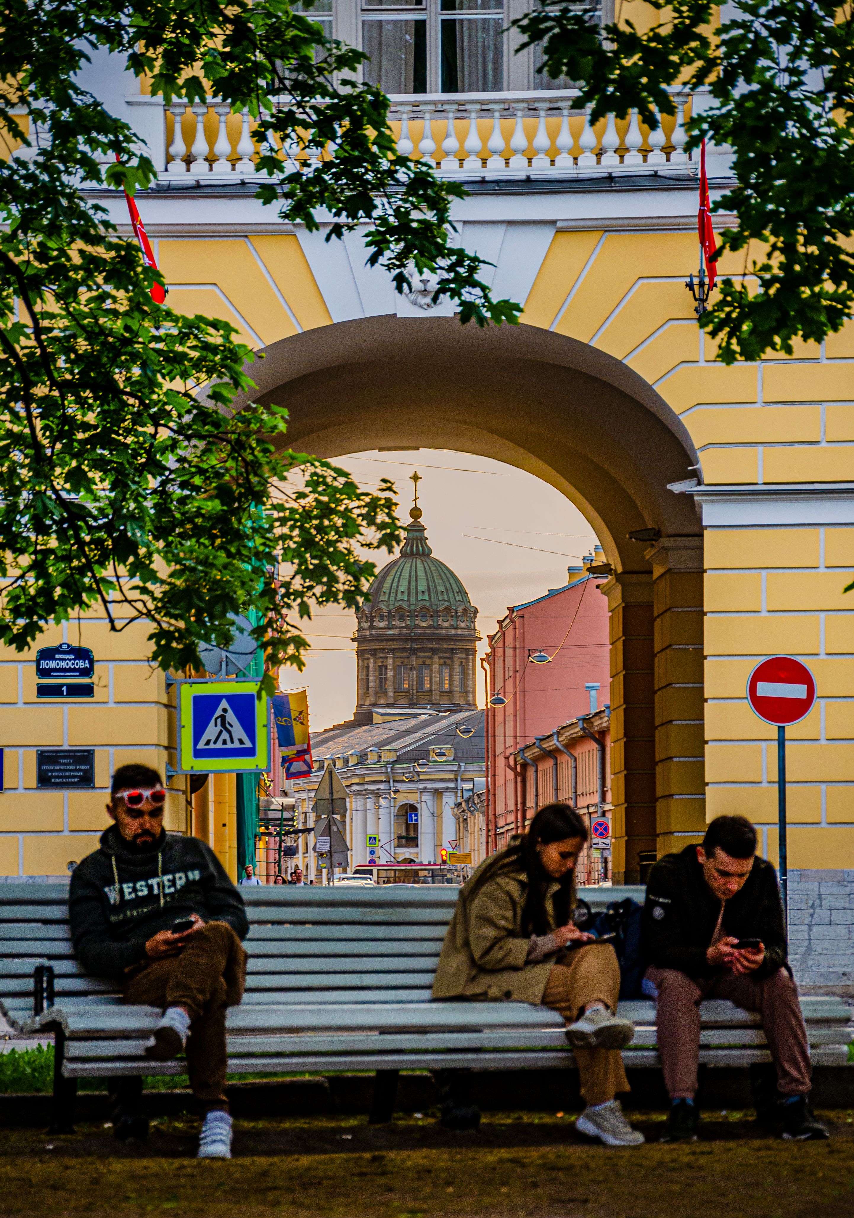 People Sitting on the Bench · Free Stock Photo