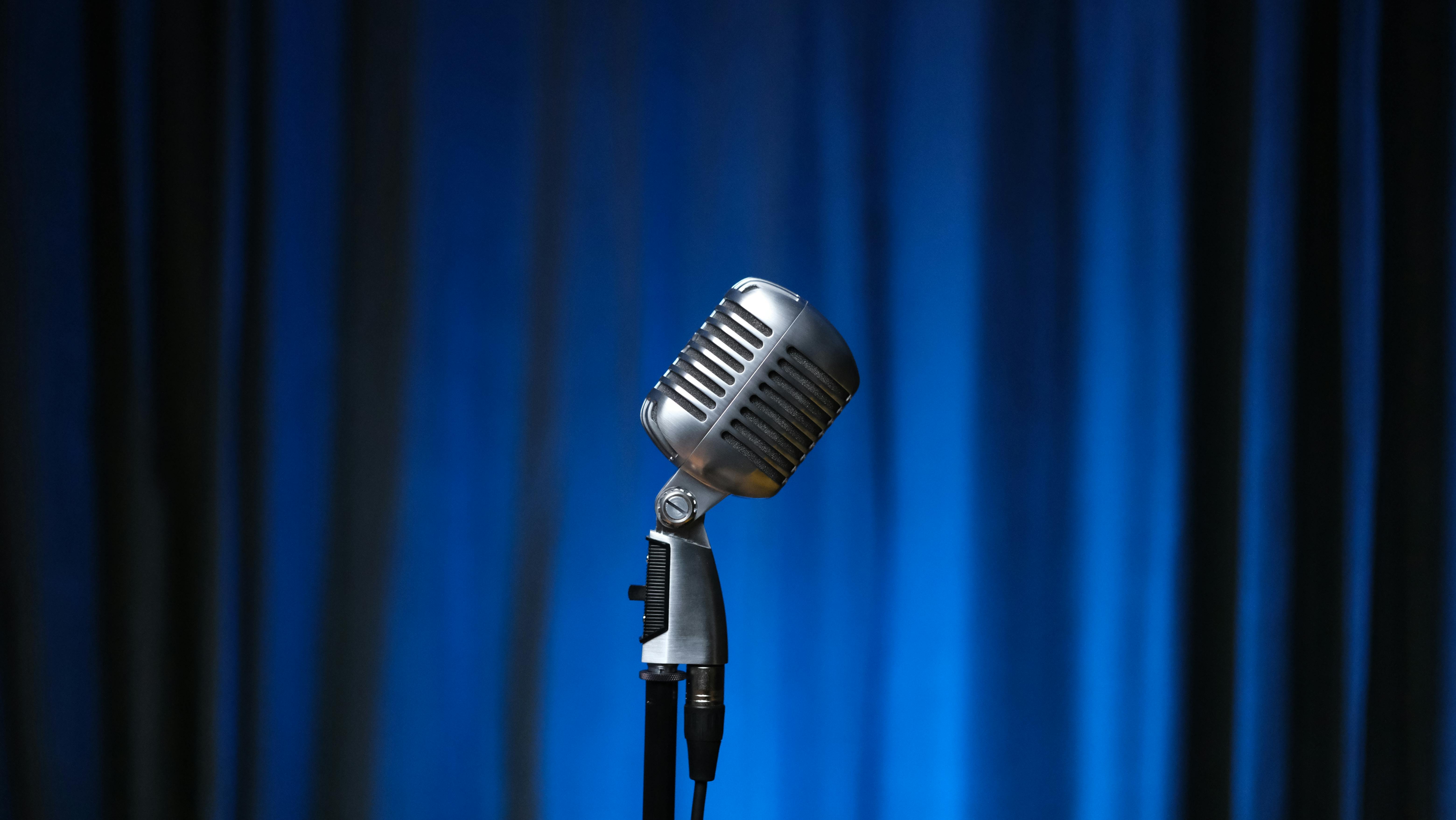 Podcast Mic Backdrop Photos, Download The BEST Free Podcast Mic ...