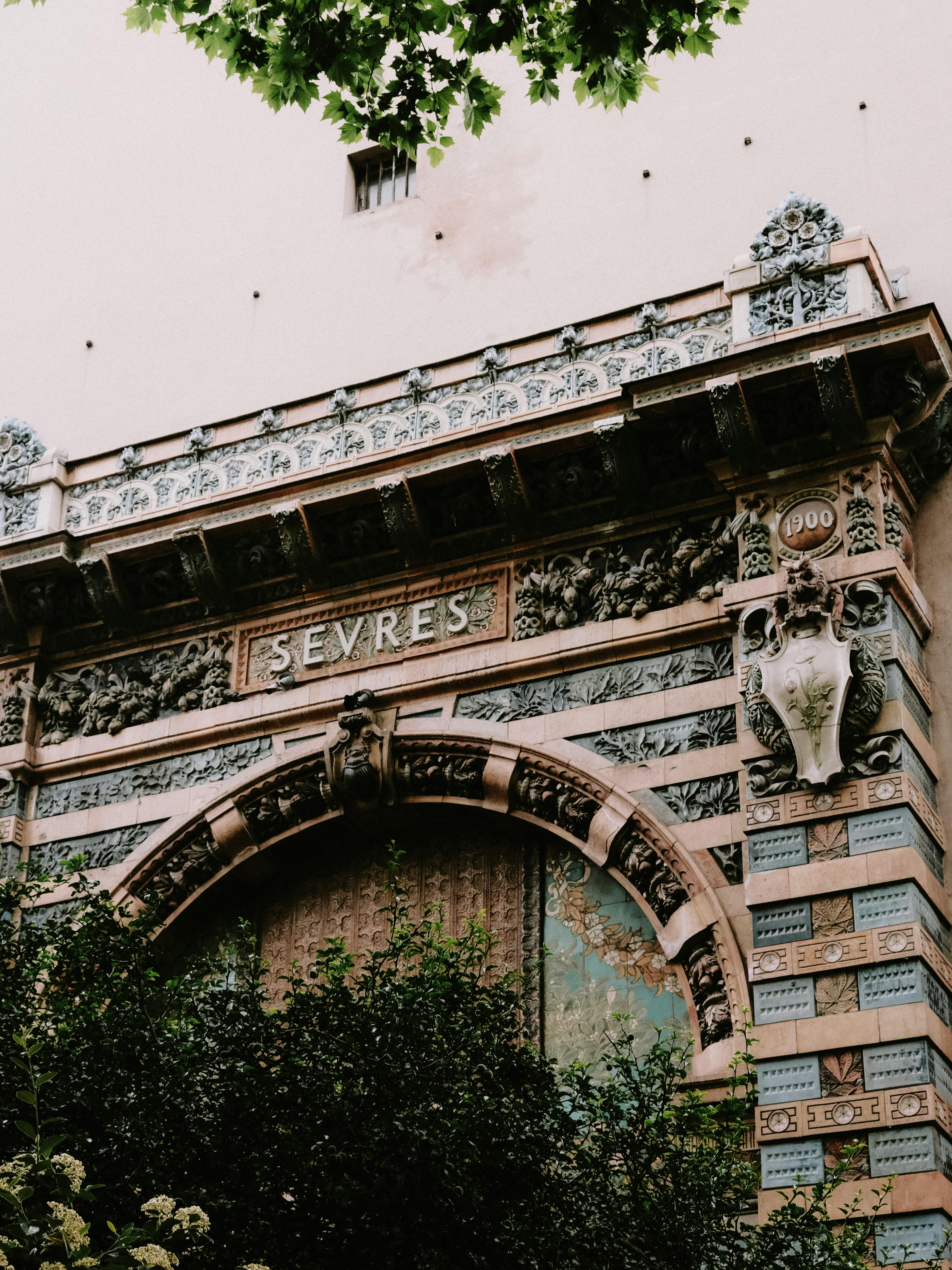 Portico in a Square Félix Desruelles · Free Stock Photo
