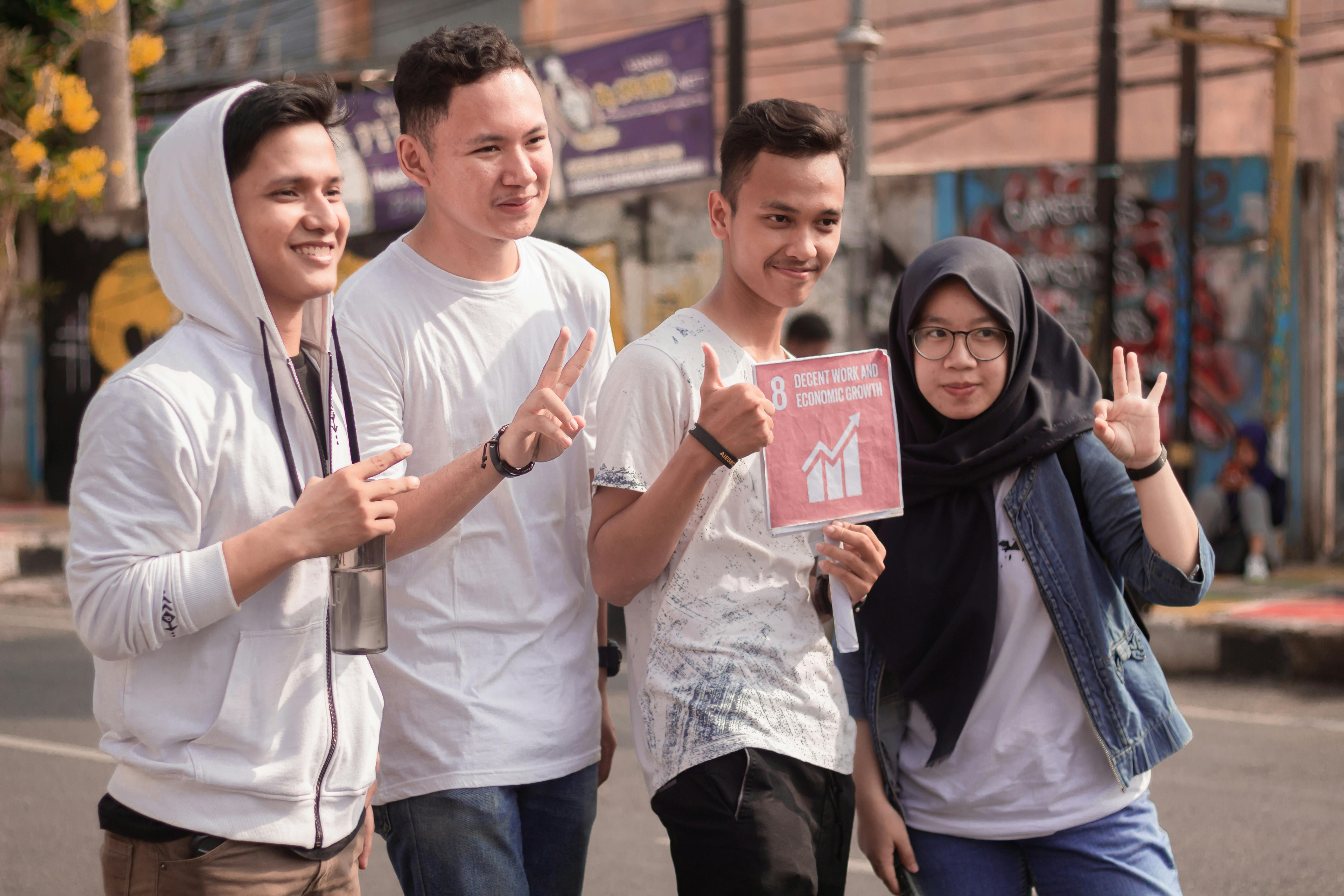 Group of Young People · Free Stock Photo