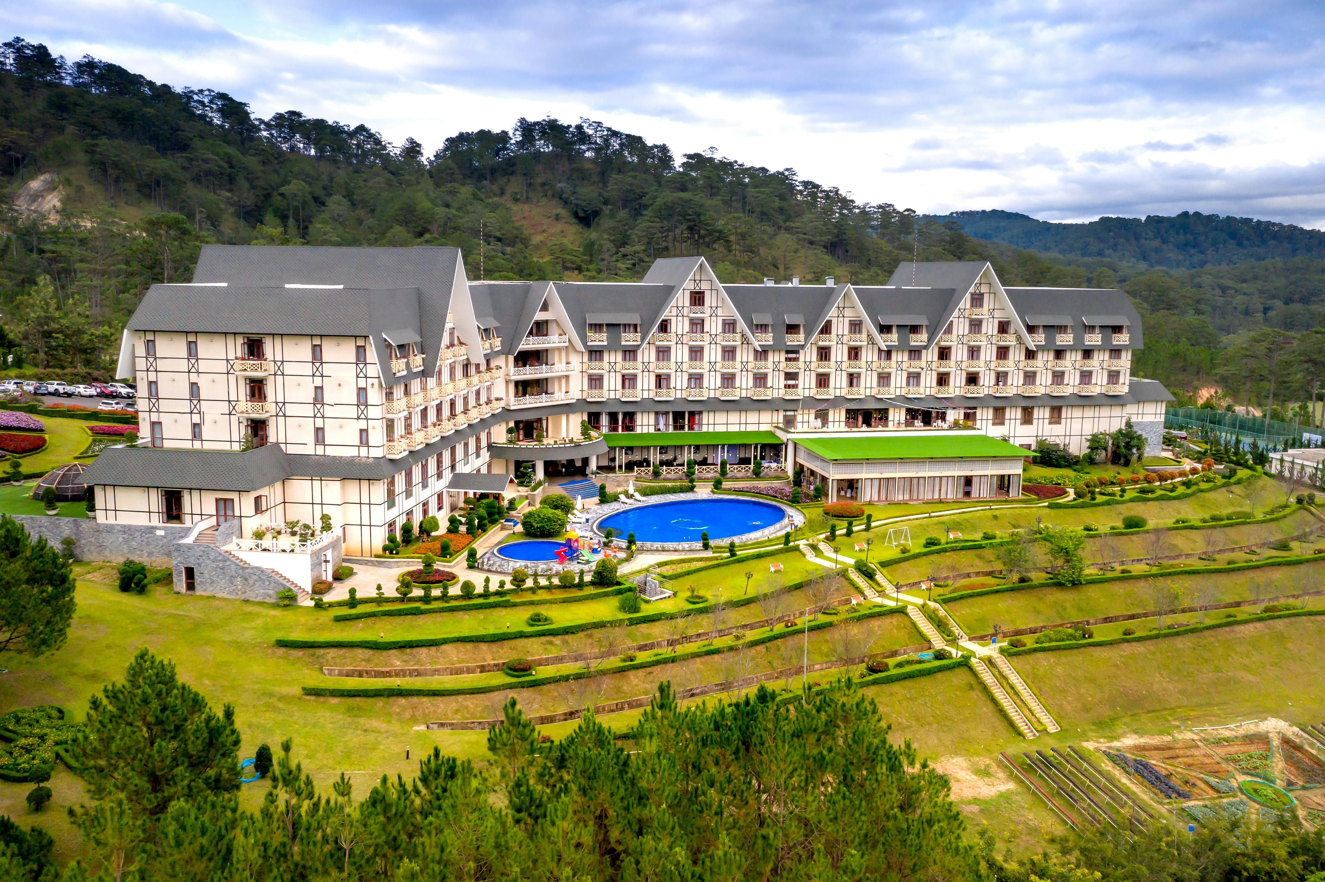 Aerial Footage of a Hotel · Free Stock Photo