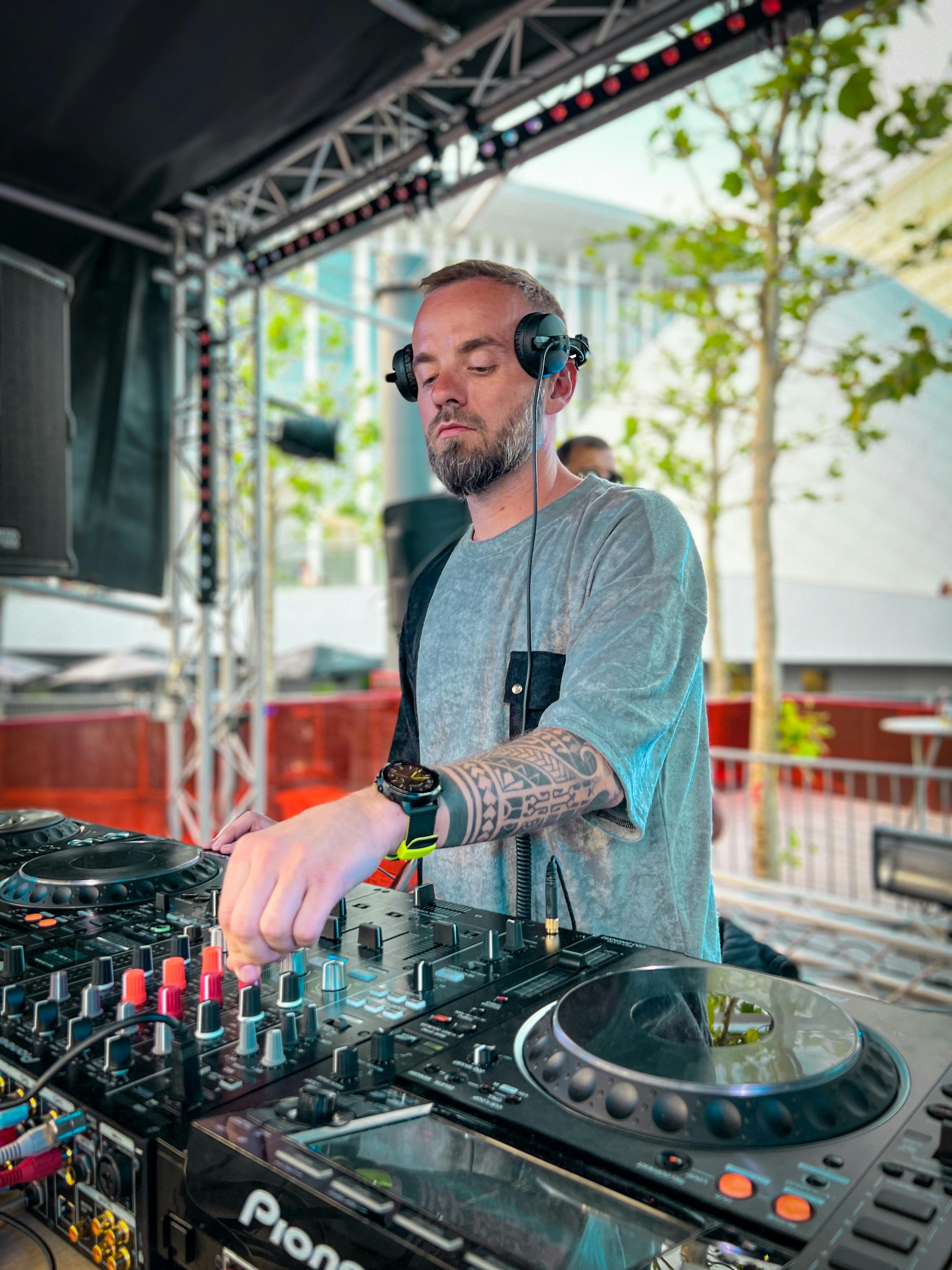 A DJ in a Club · Free Stock Photo