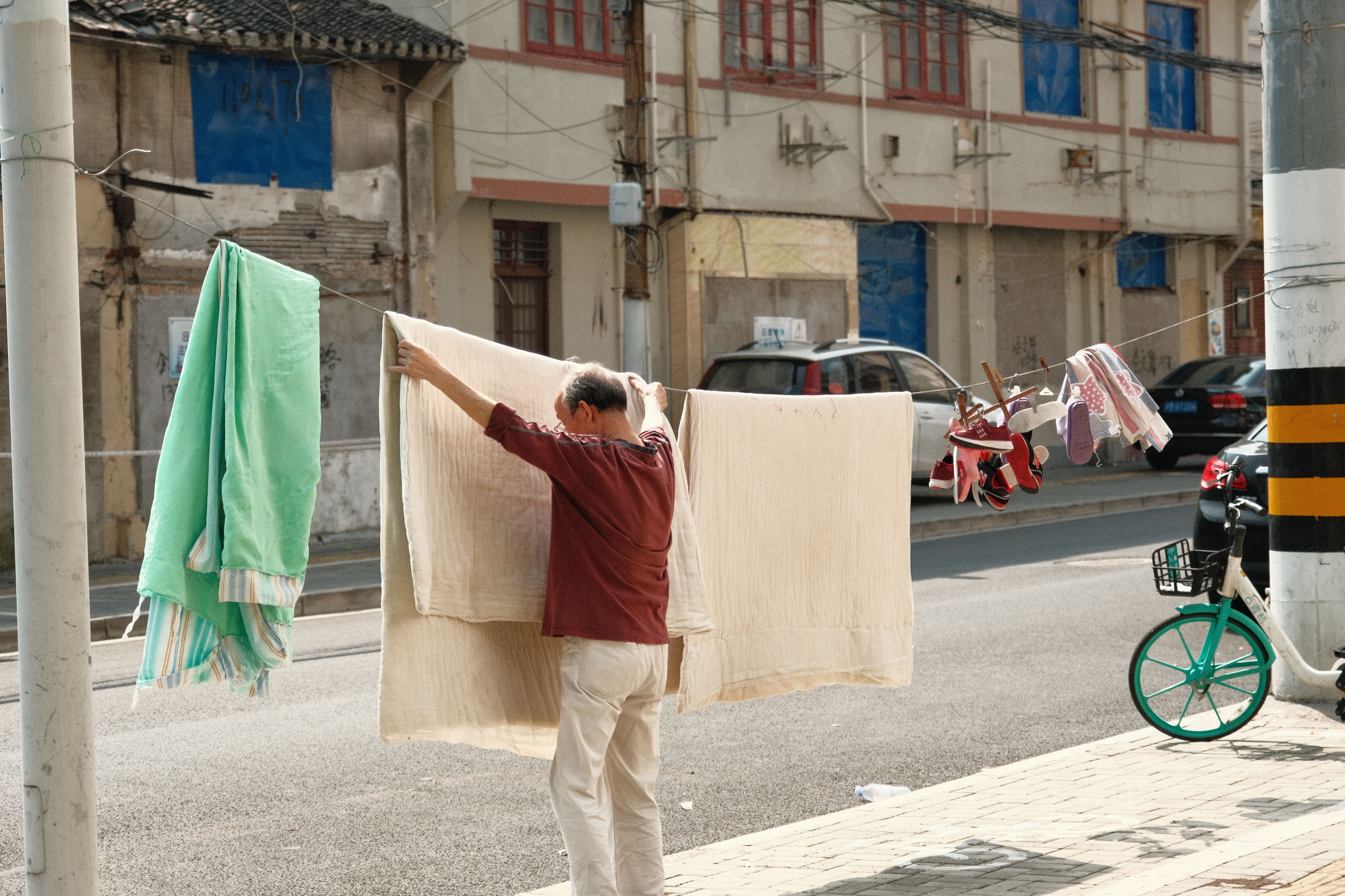 Man Hanging the Cloth · Free Stock Photo