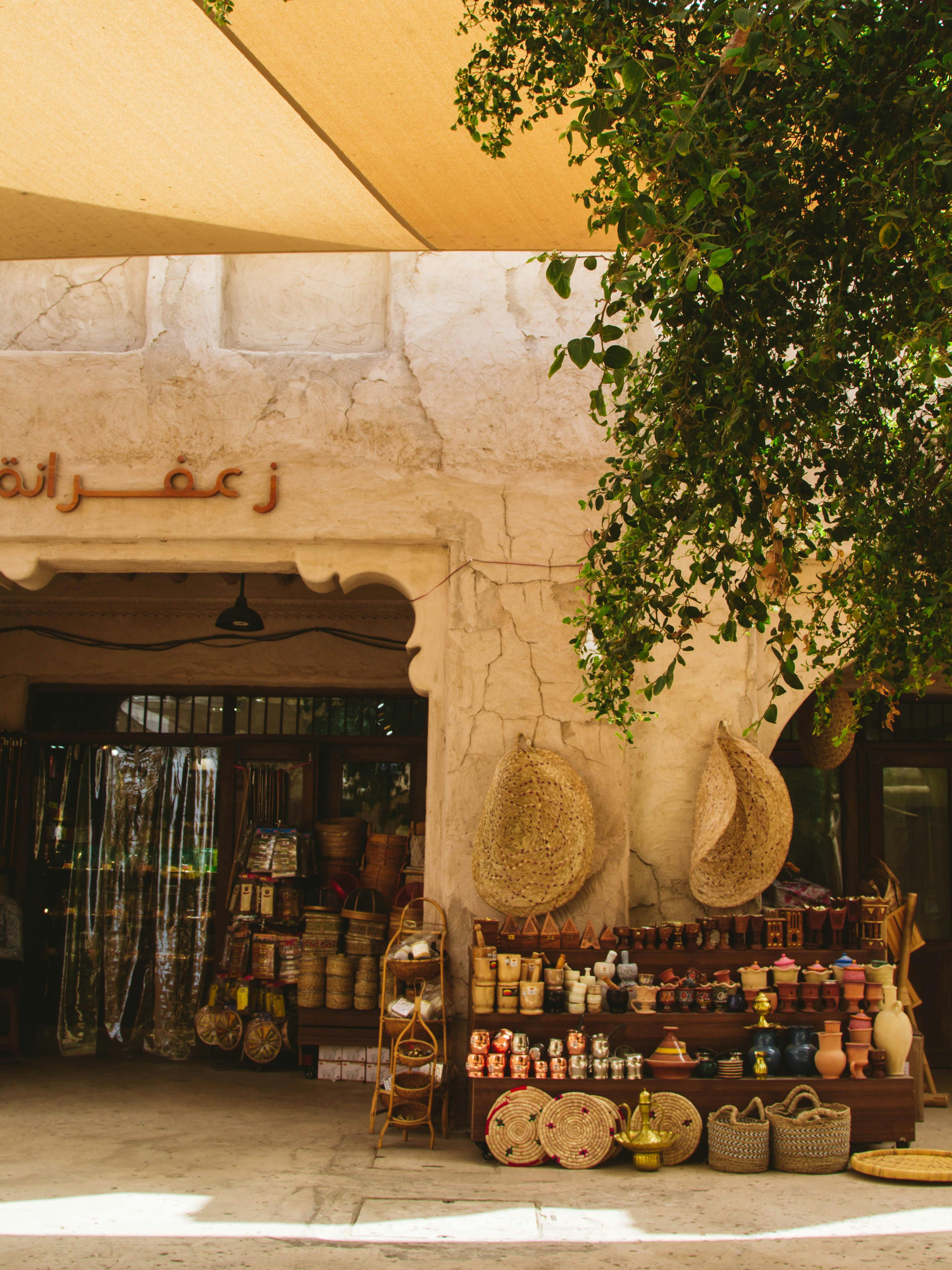 Facade of a Souvenir Store · Free Stock Photo