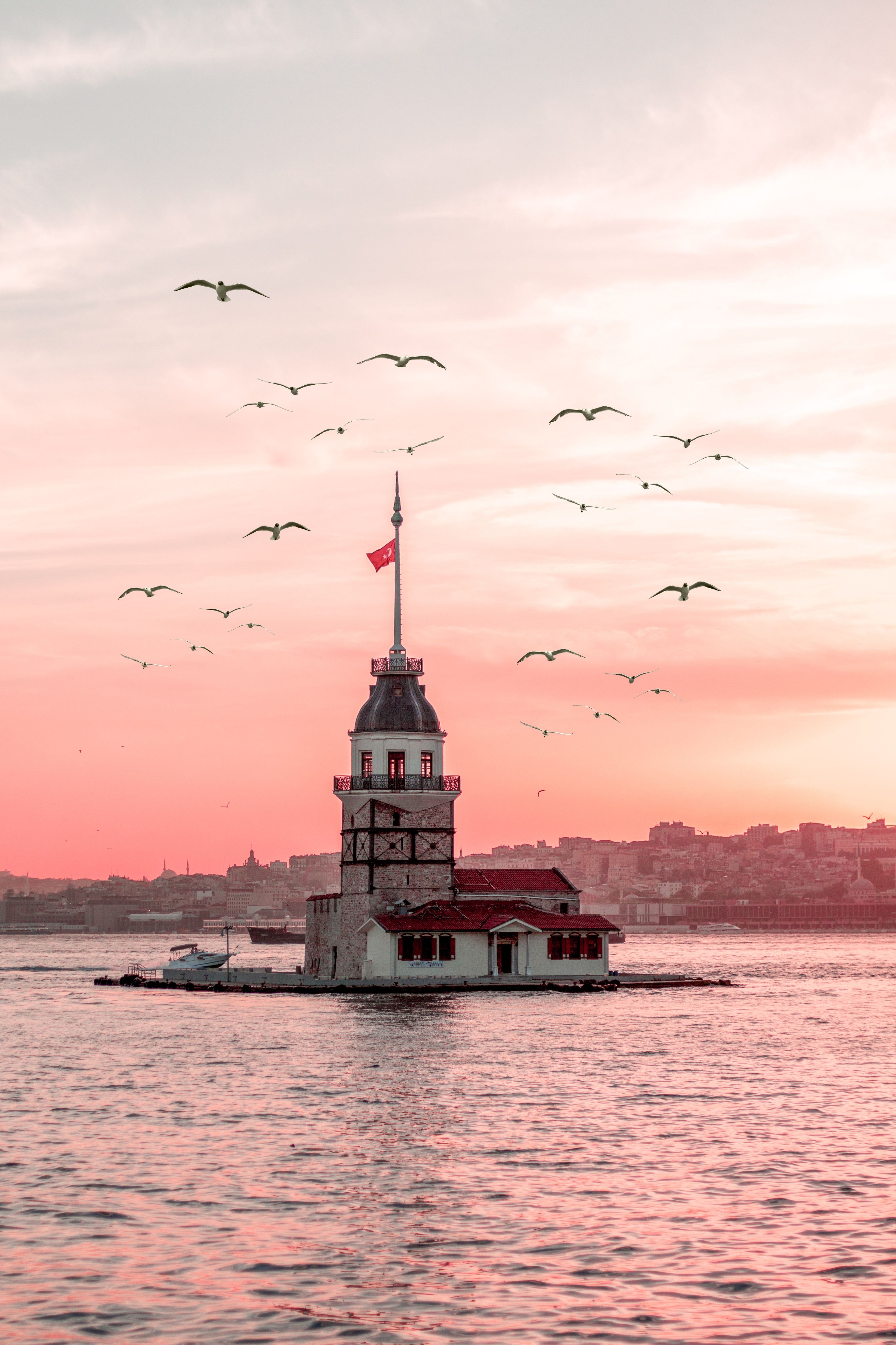 White and Red Lighthouse during Sunset · Free Stock Photo