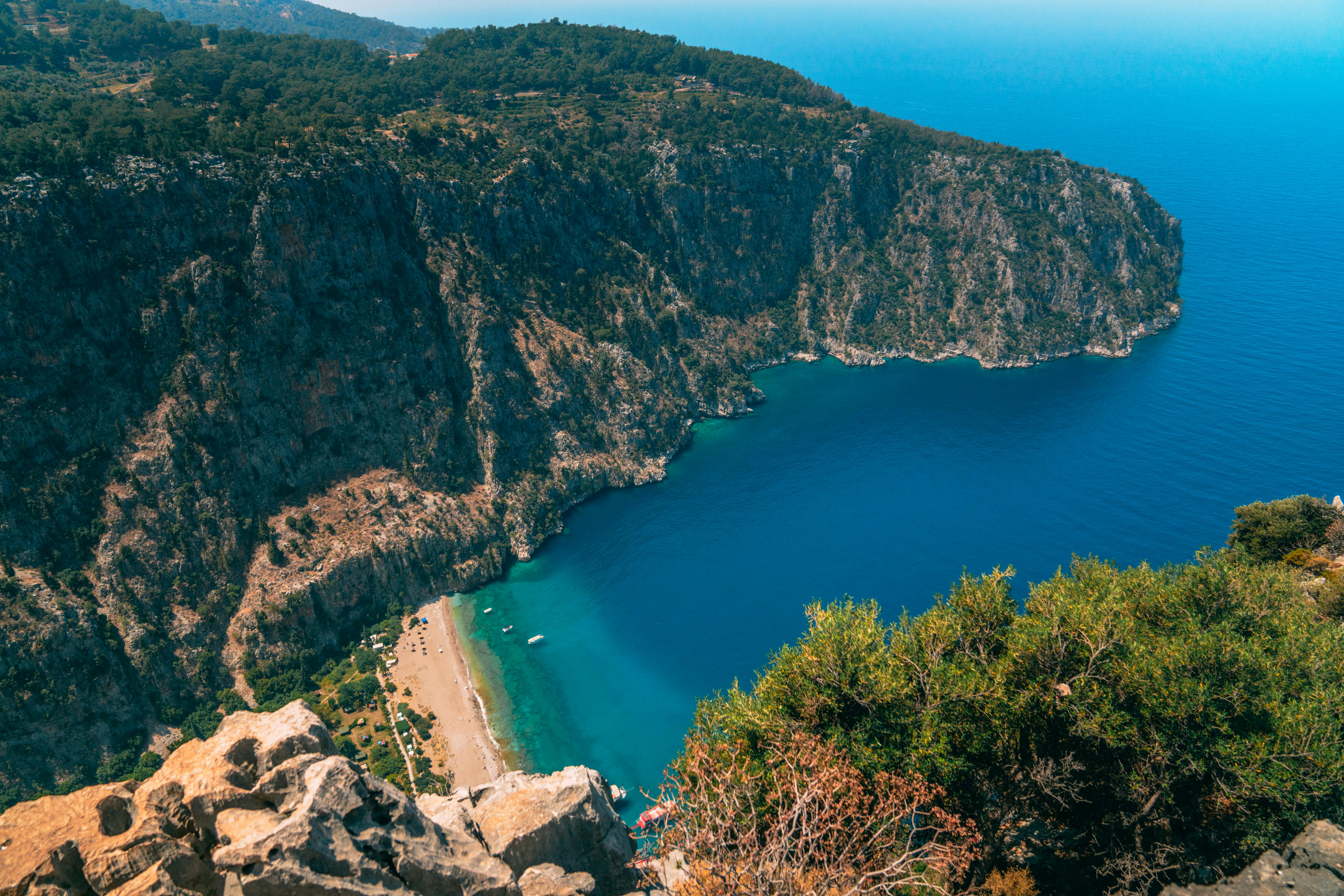 Island and Cliff Rocks · Free Stock Photo