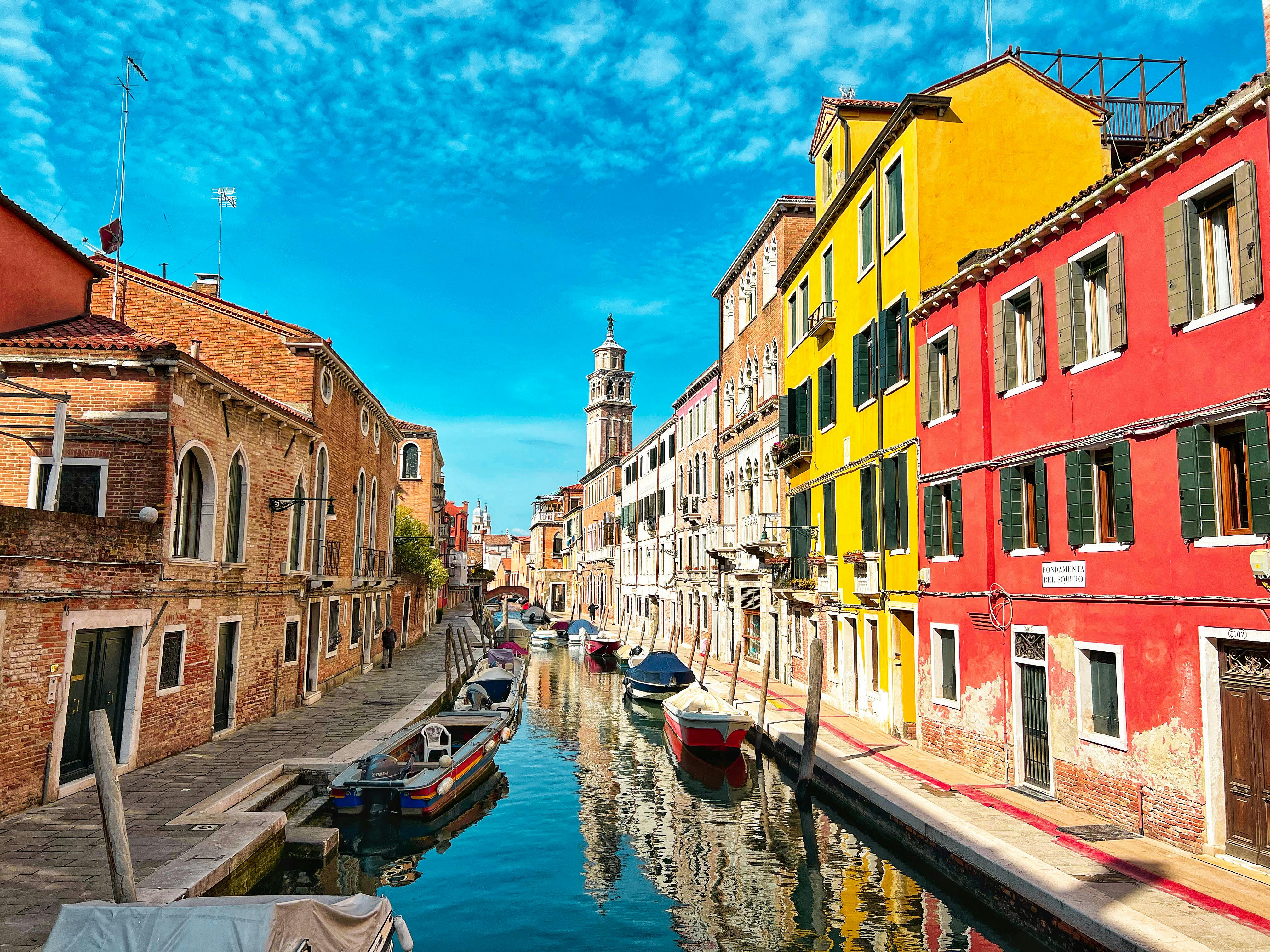 Boats on River Between Buildings · Free Stock Photo