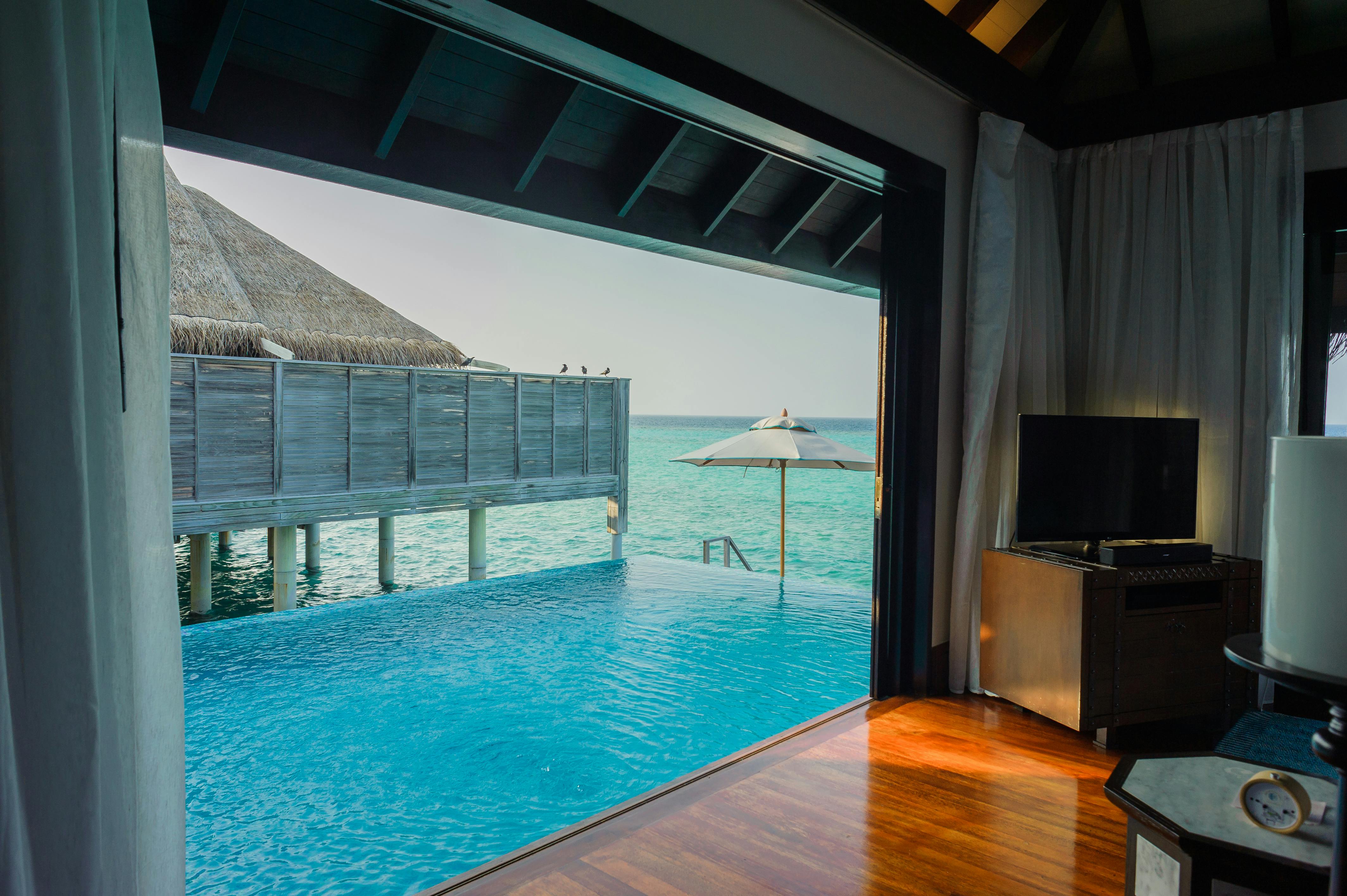 Infinity Pool Near Beach · Free Stock Photo