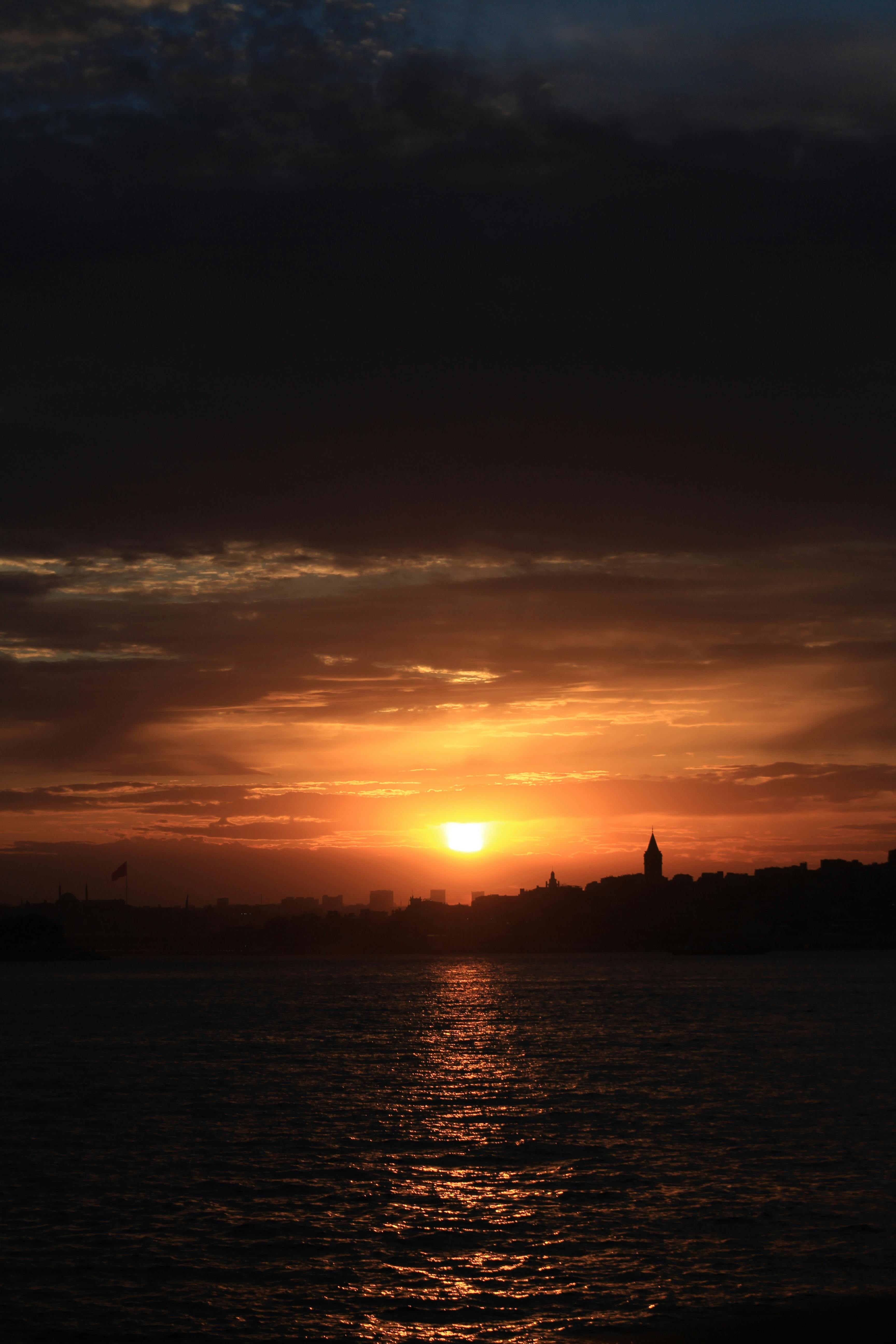 Silhouette of City Skyline during Sunset · Free Stock Photo