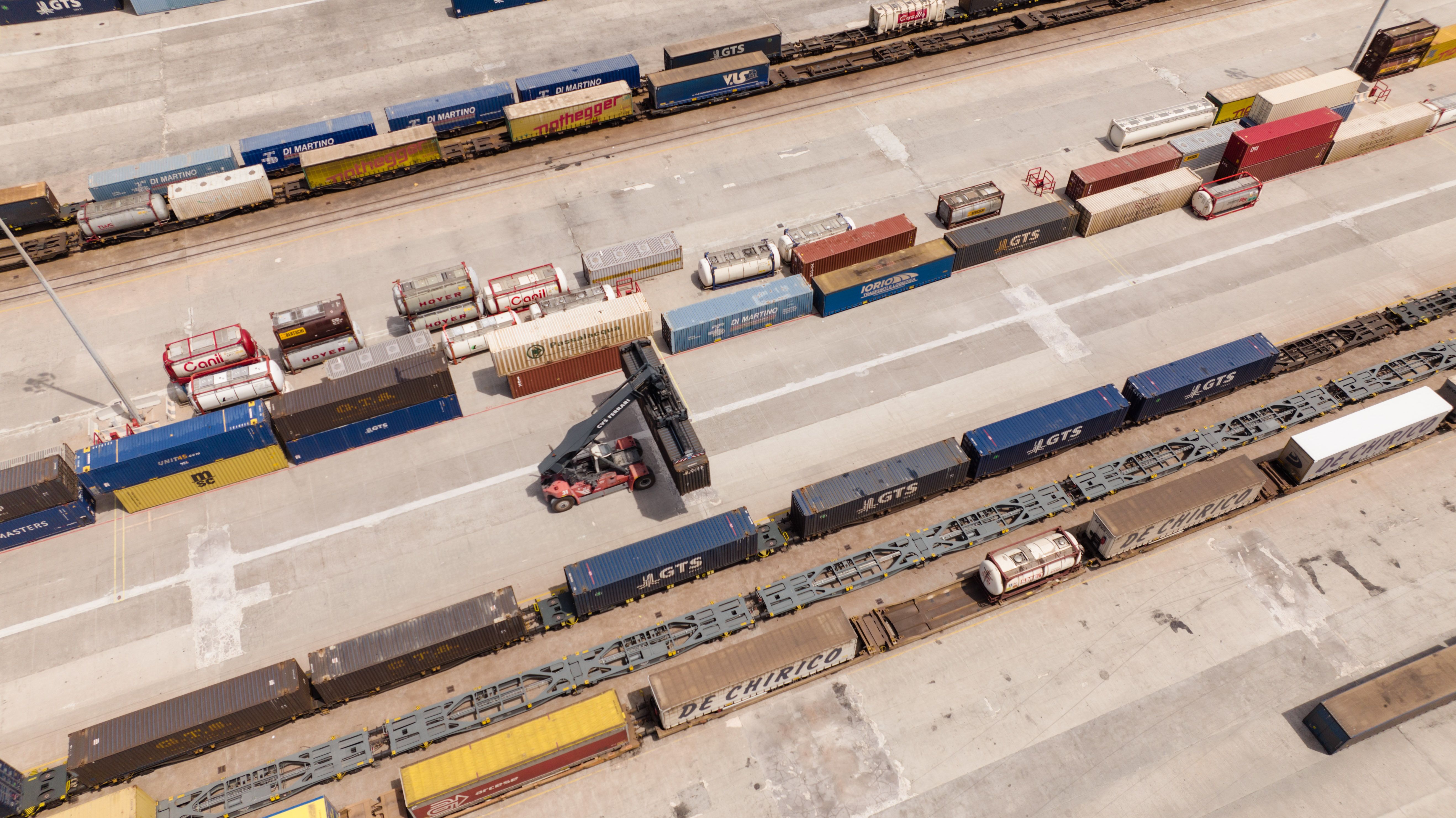 Logistics And Supply Chain Backgrounds For Linkedin Photos, Download ...